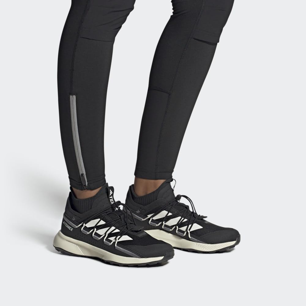 adidas Women's Terrex Voyager 21 Sneaker, Black/Chalk White/Grey, 10.5