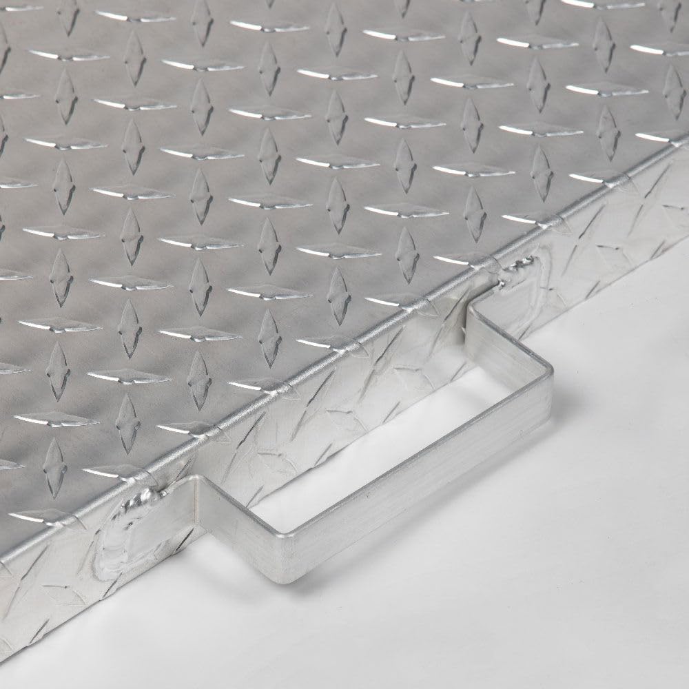 TITAN GREAT OUTDOORS Griddle Cover Fits 28in Blackstone Grill, Diamond Plated Aluminum Flat Top Griddle Guard Cover