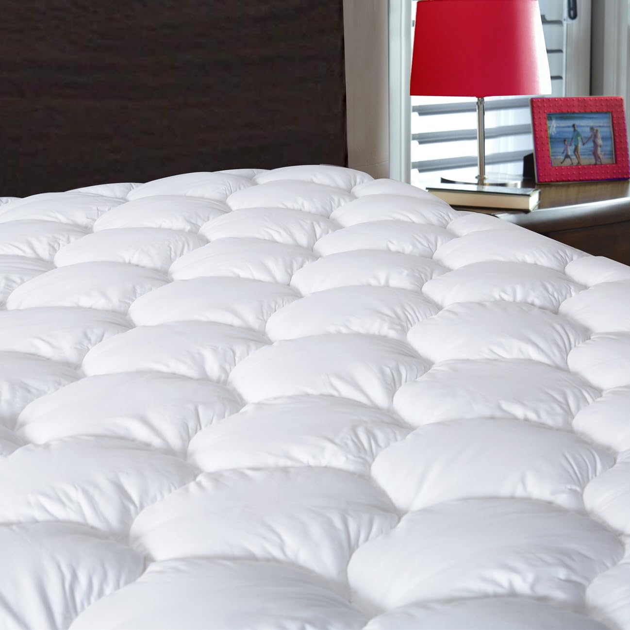 JURLYNE Mattress Pad Queen Size, Quilted Fitted Mattress Cover, Pillow Top with Fluffy Breathable 5D & 7D Spiral Fiber Filling, Cooling Mattress Topper Cover, Protector, White