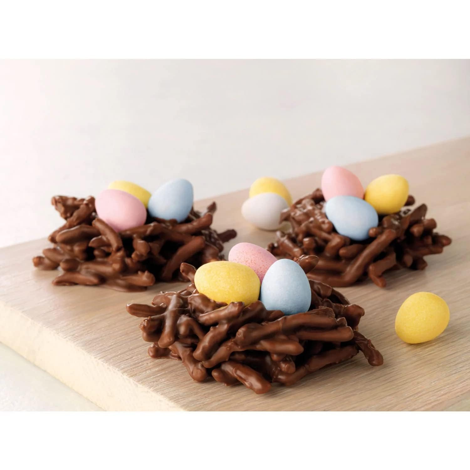 Cadbury Easter Mini Eggs - Milk Chocolate Mini Eggs in a Crisp Sugar Shell Candy β Bulk Easter Candy Great for Egg Hunts & Basket Stuffers β Party Pack - 2 Pound (Pack of 1)