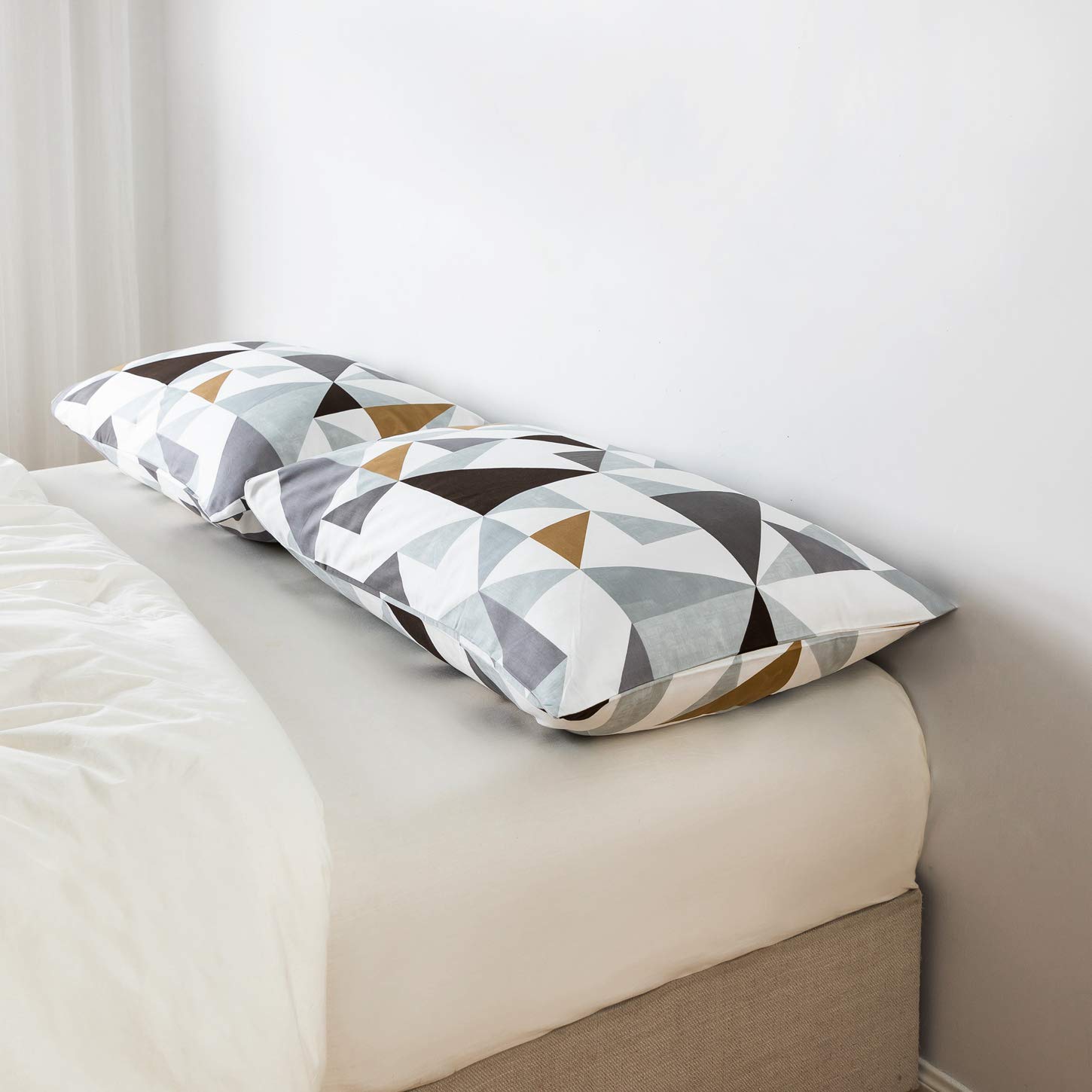 SUSYBAO 100% Cotton Pillowcases Queen Size Set of 2 Gray Triangle Geometric Print Bed Pillow Covers Envelope Closure End Pillow Protectors Hotel Quality Soft Durable Easy Care, 20 in x 26 in