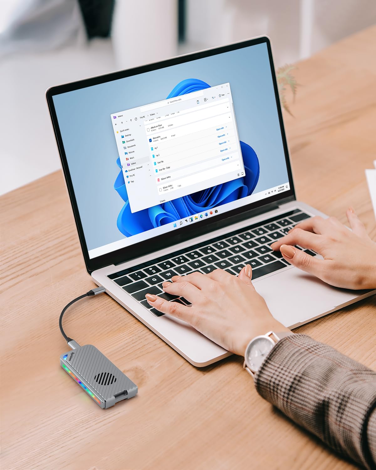 Syvisions M.2 NVMe SSD Enclosure,Tool-Free 40Gbps Compatible with USB4.0/3.2/3.1/3.0/2.0&Thunderbolt3, Fan Cooling, Anti-Scratch Aluminum Alloy, LED Light, Support SSD Size 2280 B+M M-Key
