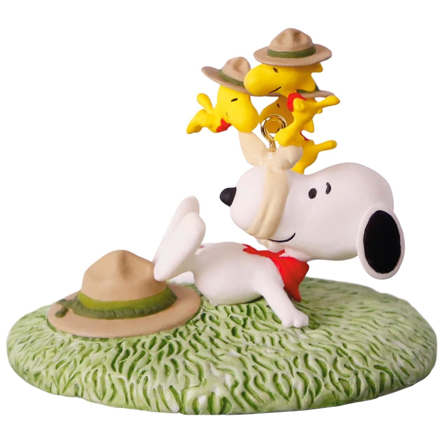 Hallmark Keepsake Christmas Ornament 2018 Year Dated, The Peanuts Gang First Aid Lessons