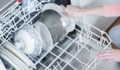 Bosch SHEM3AY52N 100 Series 24 Inch Built In Full Console Dishwasher with 6 Wash Cycles, in White