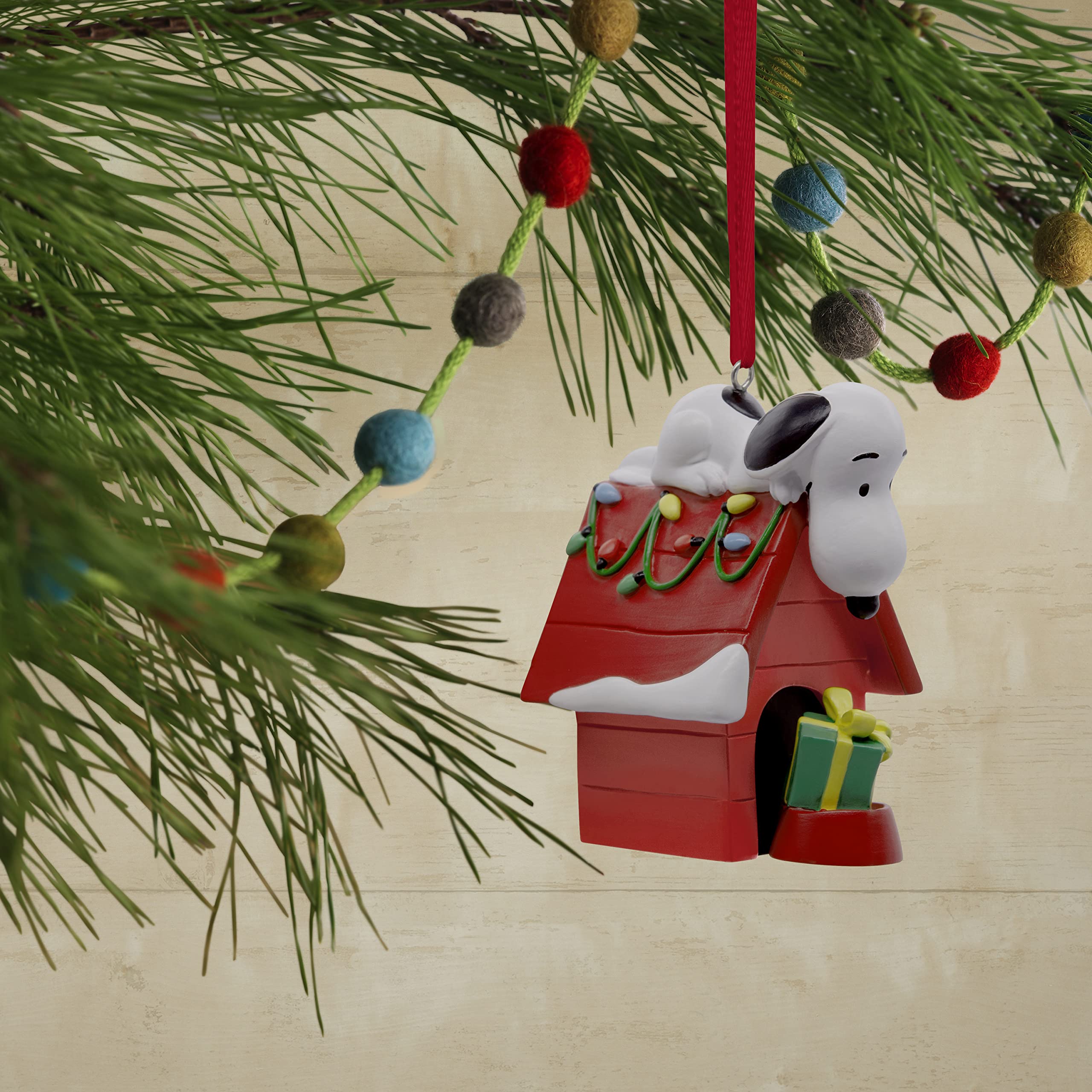 Hallmark Collectable Peanuts Ornament - Snoopy on Doghouse Design