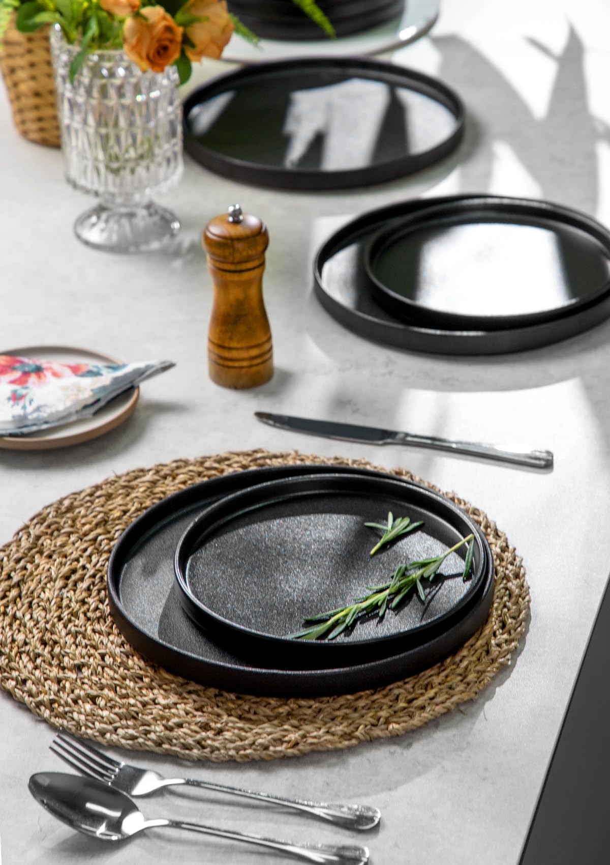 Nucookery Ceramic Dinner Plates Set of 6, 10 Inch Salad Plates, Round Dessert Plates, Large Dinnerware Plates for Kitchen, Microwave, Oven, Dishwasher Safe, Scratch Resistant - Matte Black