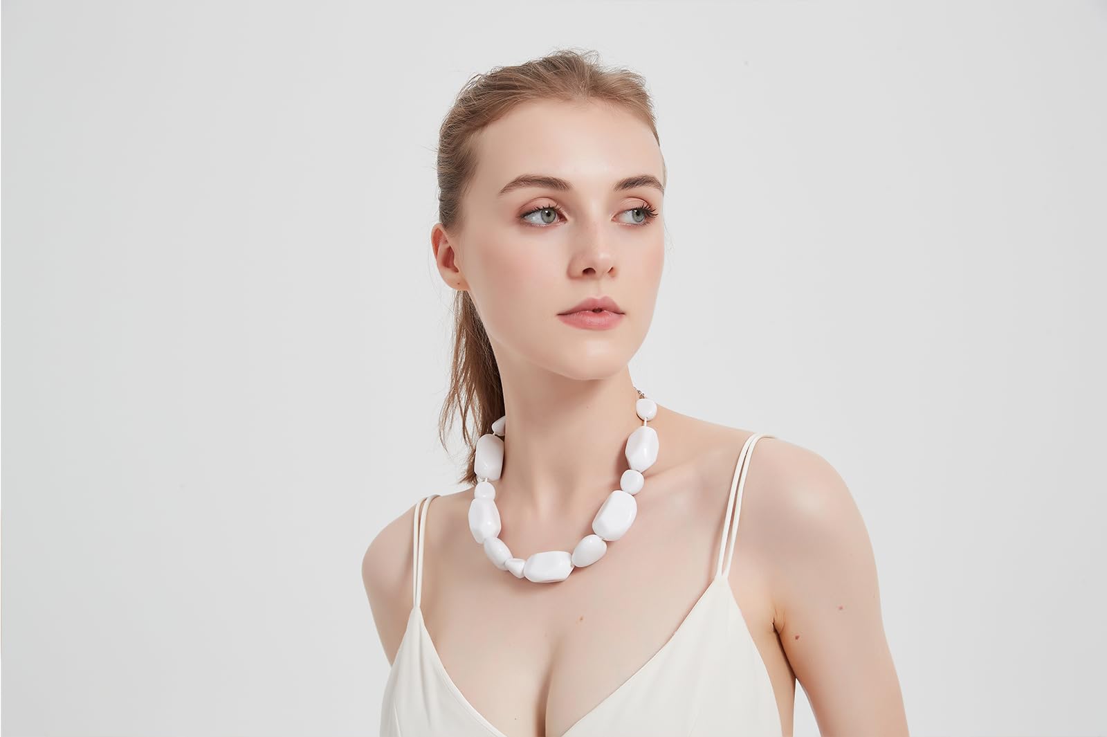 Giuesytic White Beaded Rock Bone Pebble Choker Classic Statement Necklace Halloween Costumes for Women Cosplay Accessories Carnival Accessory Jewelry