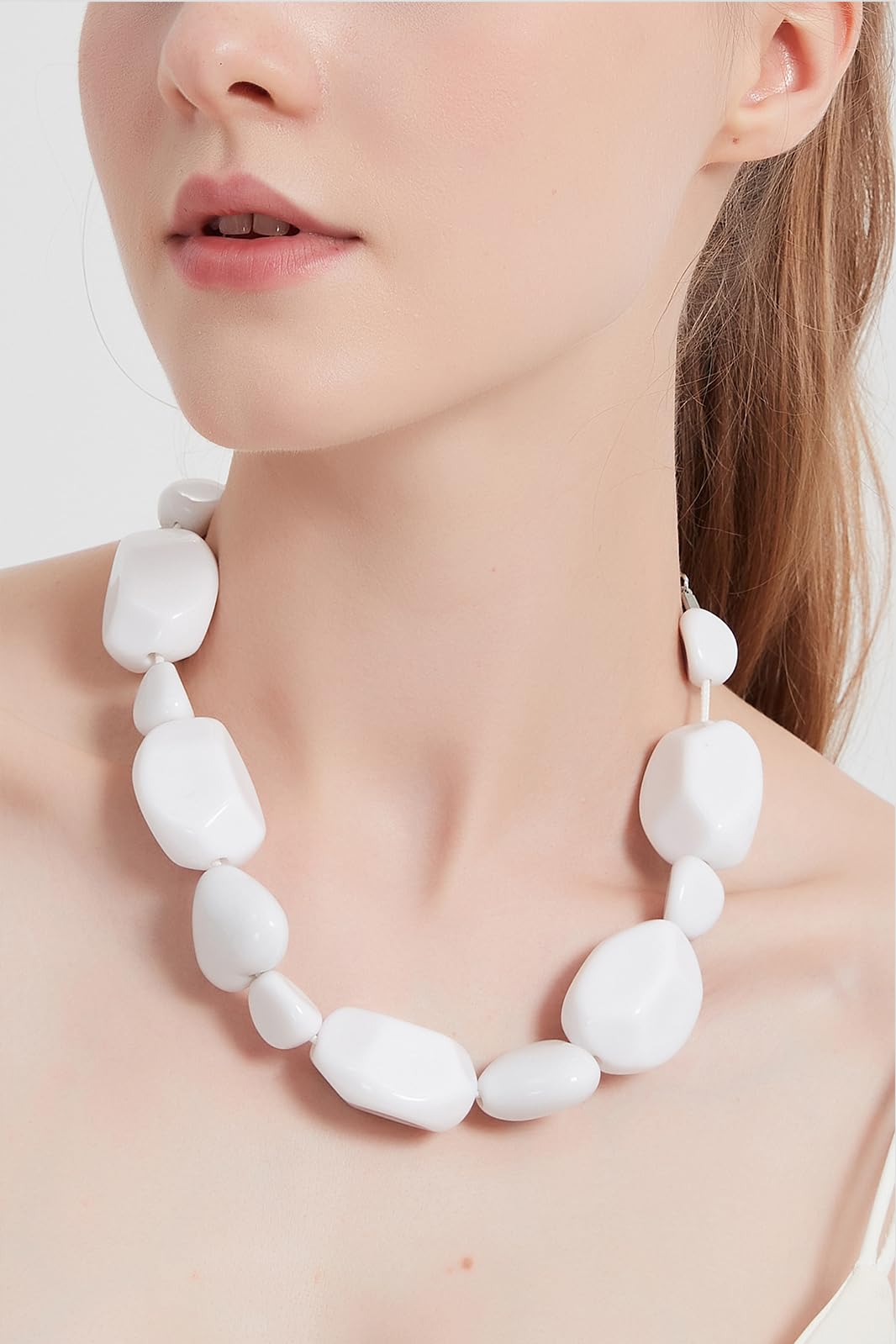 Giuesytic White Beaded Rock Bone Pebble Choker Classic Statement Necklace Halloween Costumes for Women Cosplay Accessories Carnival Accessory Jewelry