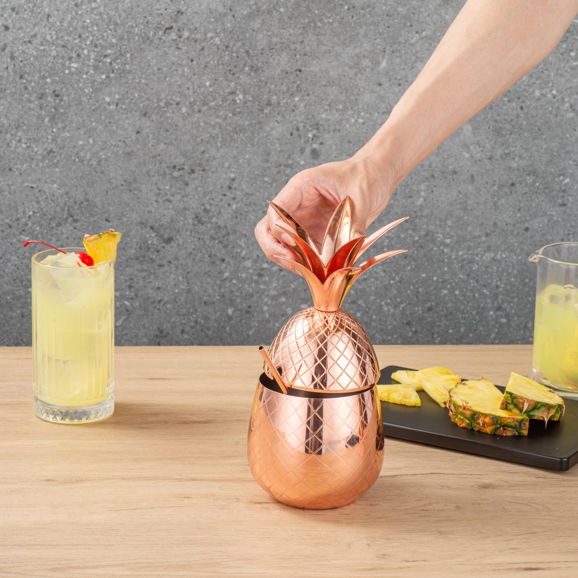 Restaurantware 24-OZ Pineapple Drink Tumbler: Perfect for Bars Restaurants and Catered Events - Copper Drink Cup with Silver Stainless Steel Interior Lining and Straw Slot - 1-CT
