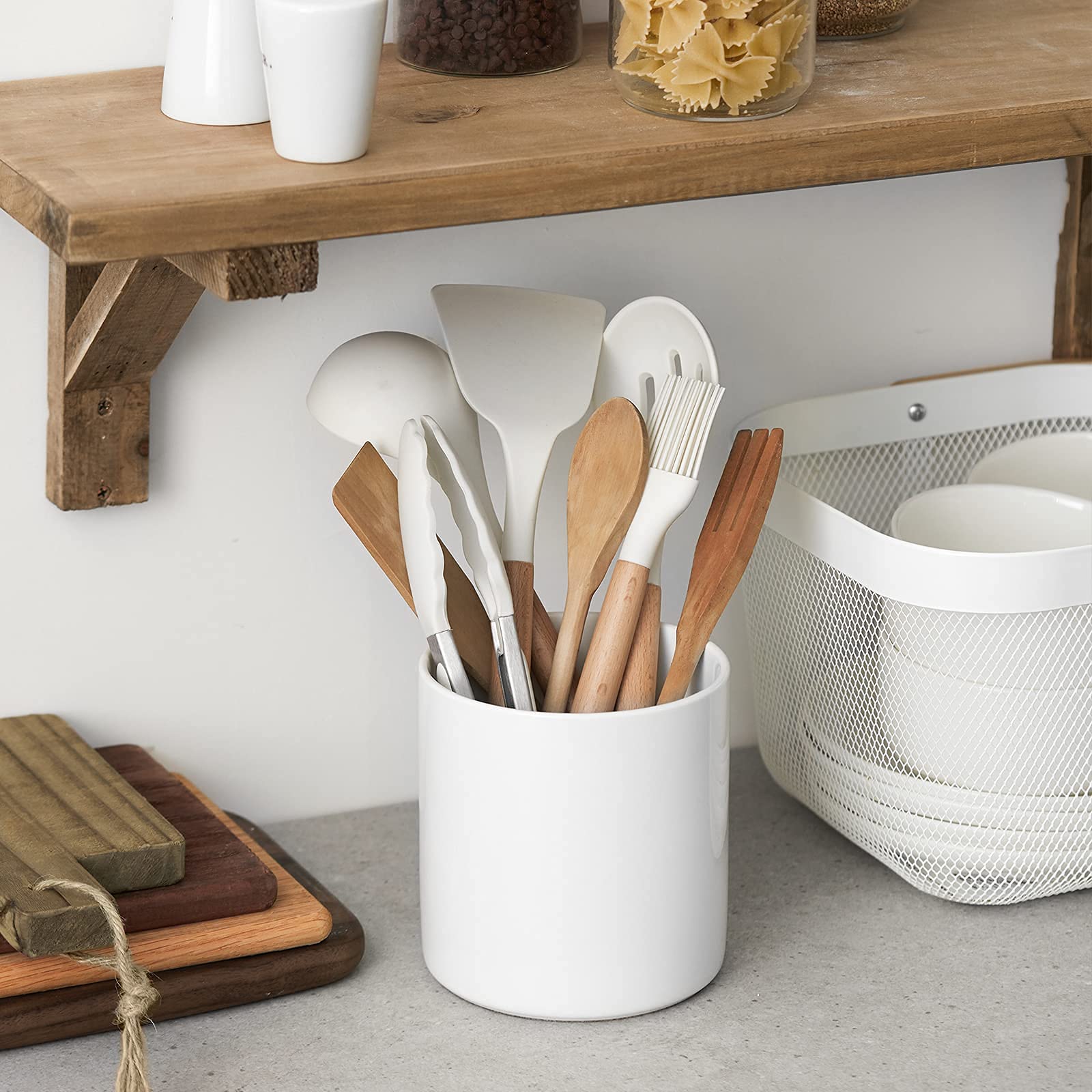 DOWAN Kitchen Utensil Holder, Utensil Holder for Countertop, Utensil Crock, Handmade DIY Gifts, Cooking Utensil Holder with Table-Protection Cork Mat, Farmhouse Kitchen Decor, Cream White