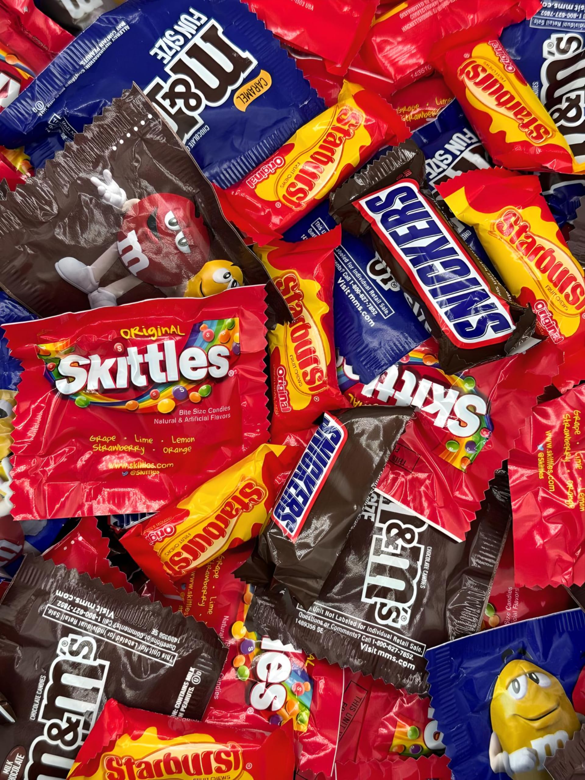 Halloween Assorted Bulk Candy Mix - Snickers, Skittles, Starburst, M&M's, and Caramel M&M's (32 Ounces)