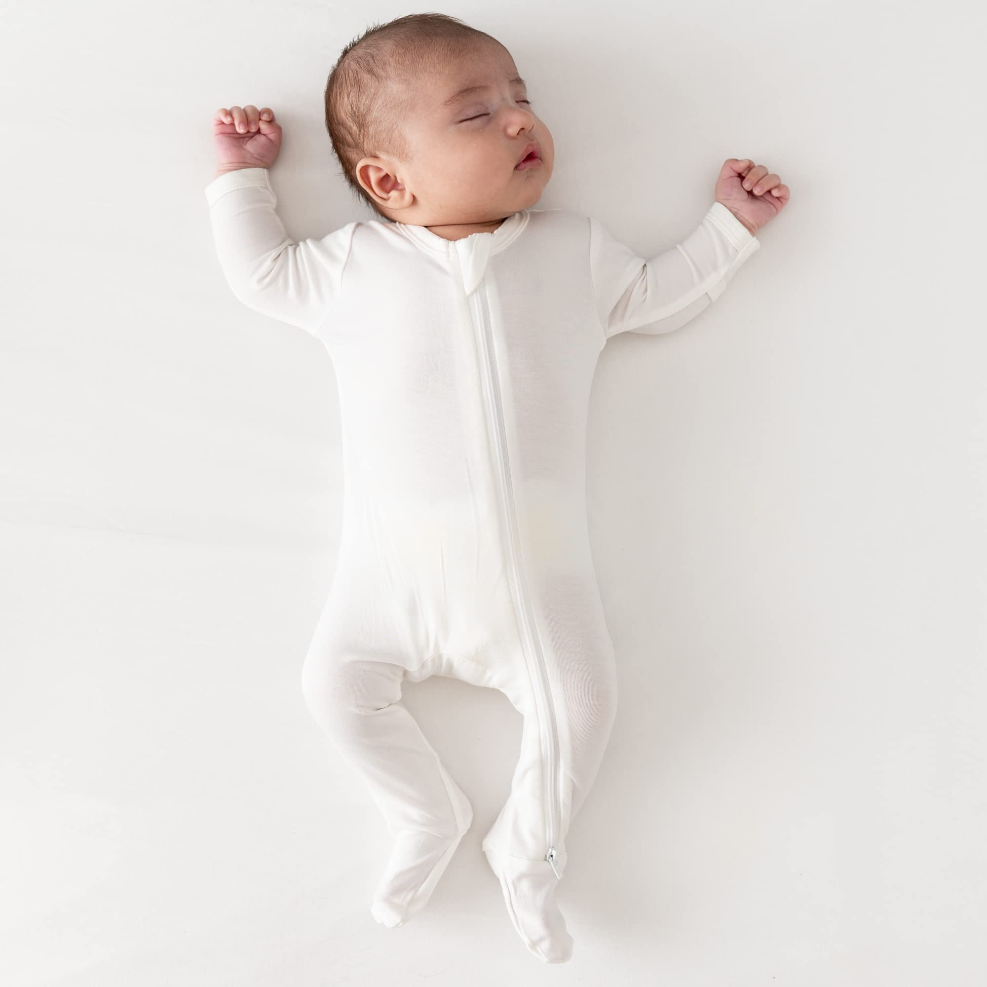 KYTE BABY Unisex Zipper Closure Footies, Rayon Made From Bamboo (6-12 Months, Cloud)