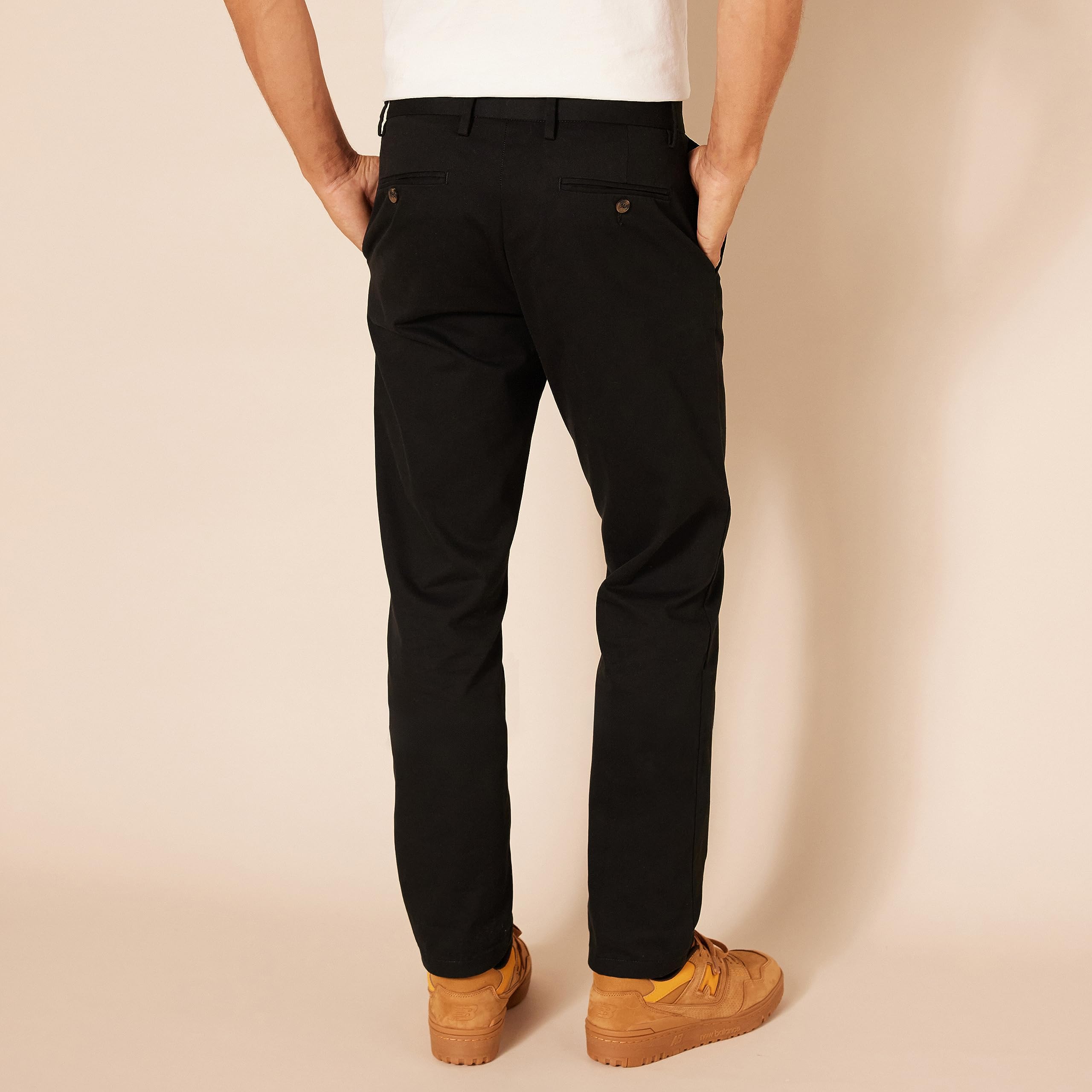 Amazon Essentials Men's Slim-Fit Wrinkle-Resistant Flat-Front Chino Pant, Black, 28W x 30L