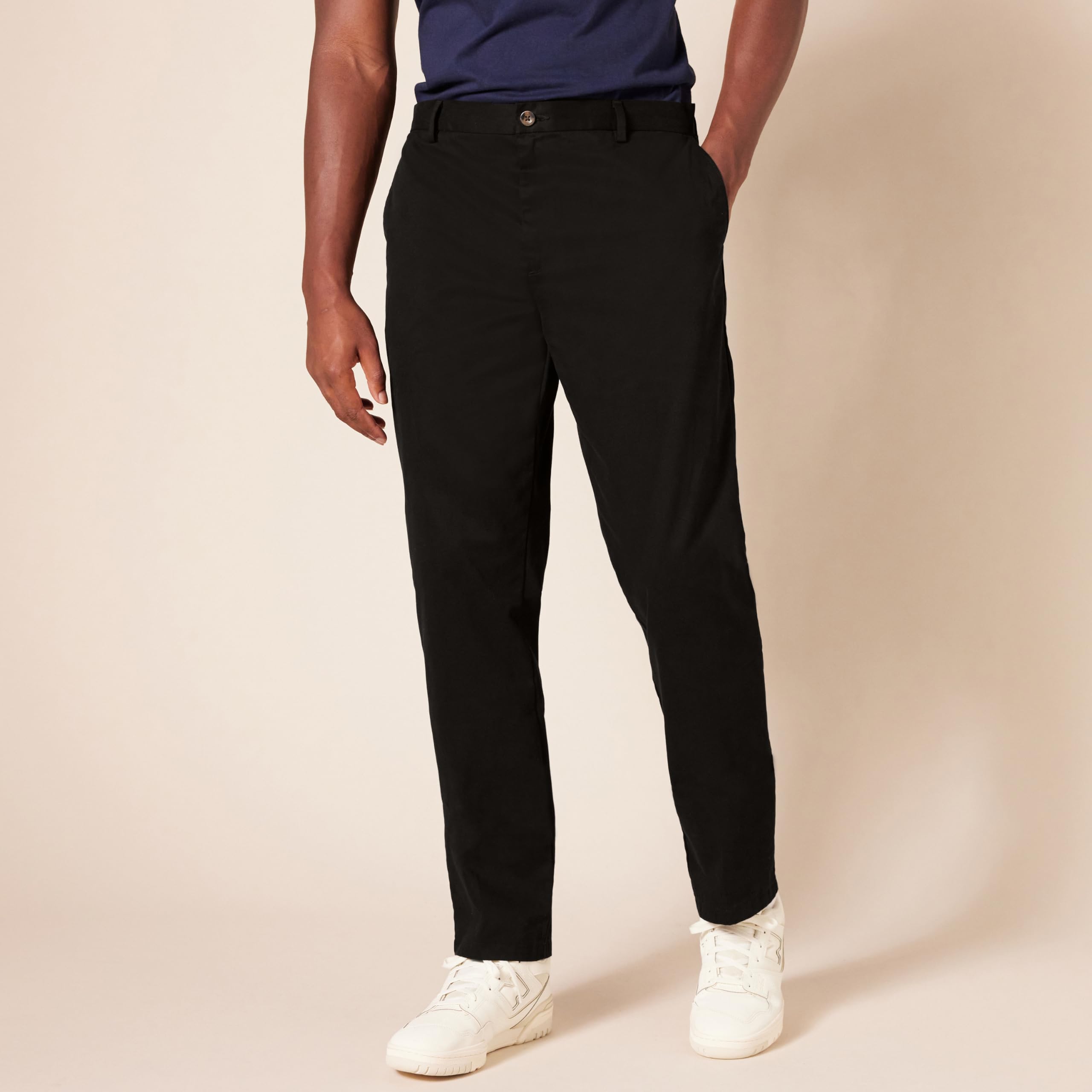 Amazon Essentials Men's Slim-Fit Wrinkle-Resistant Flat-Front Chino Pant, Black, 28W x 30L