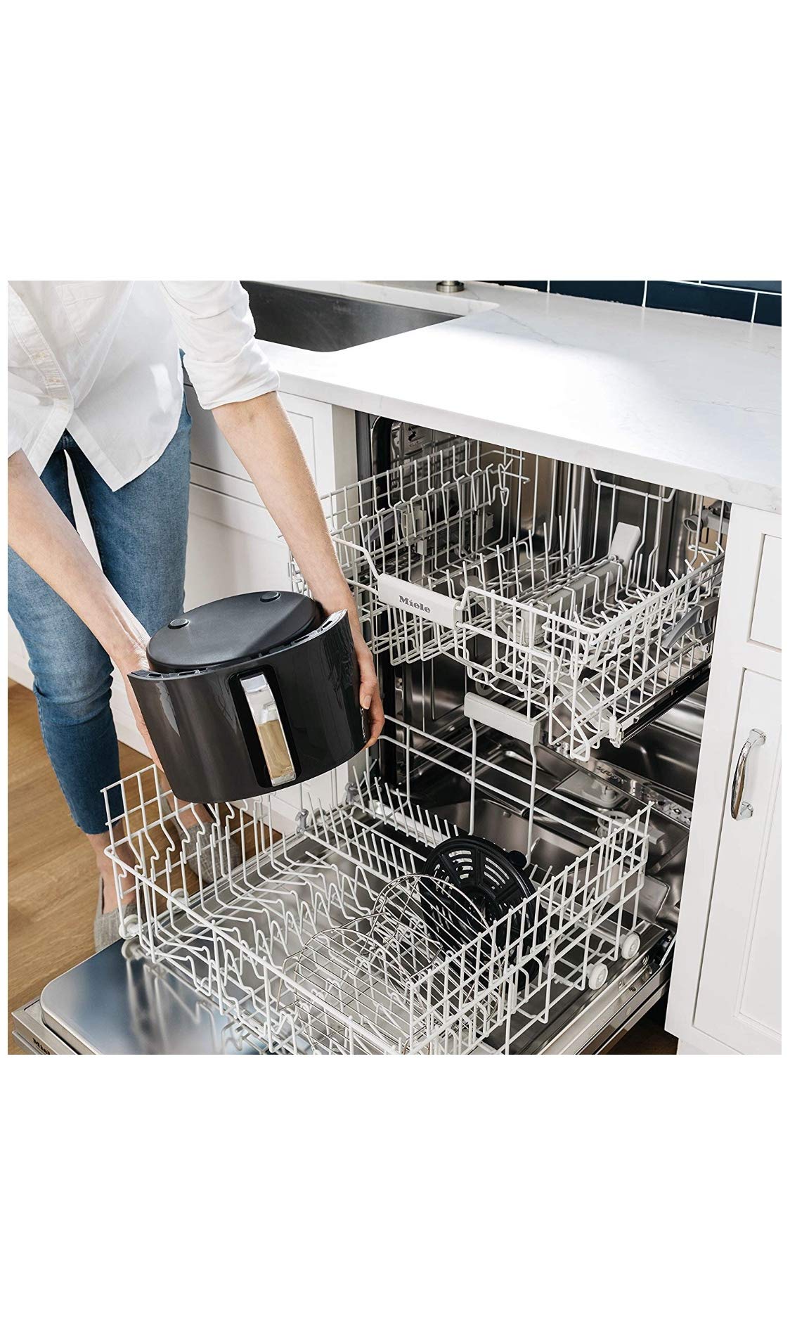 Ninja AF161 Max XL Air Fryer that Cooks, Crisps, Roasts, Bakes, Reheats and Dehydrates, with 5.5 Quart Capacity, and a High Gloss Finish, Grey
