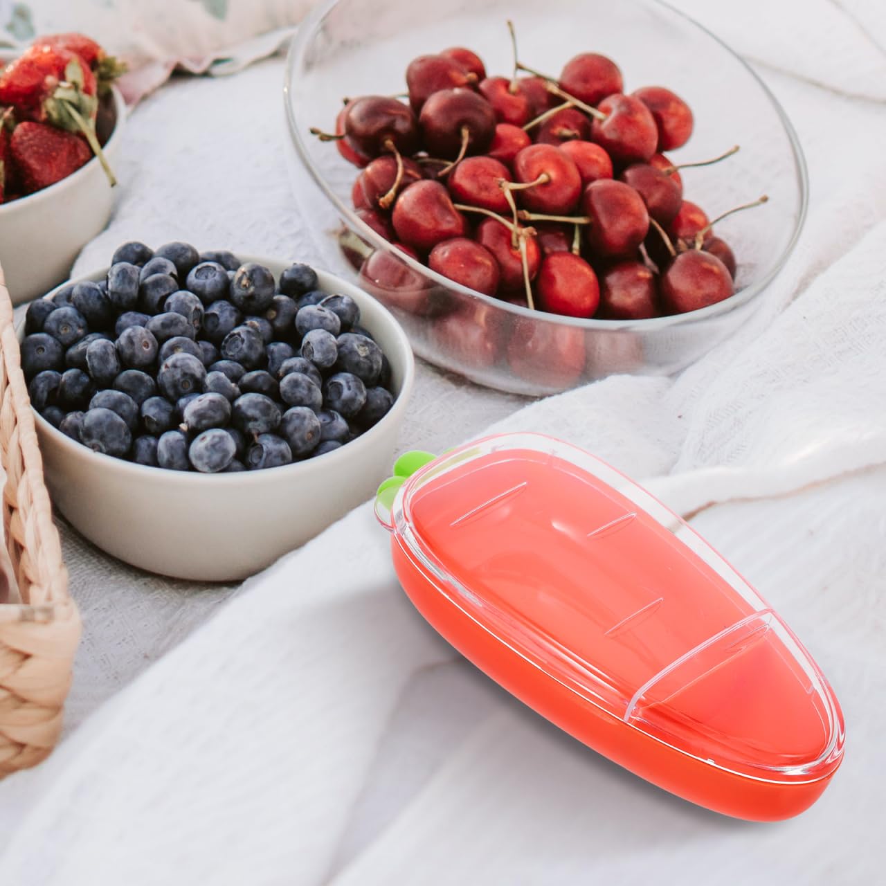 Luxshiny Snack Containers 2 Compartment Food Storage: Carrot Shaped Food Containers Divided Snack Boxes With Lid Snacks On The Go for Work and Travel Orange