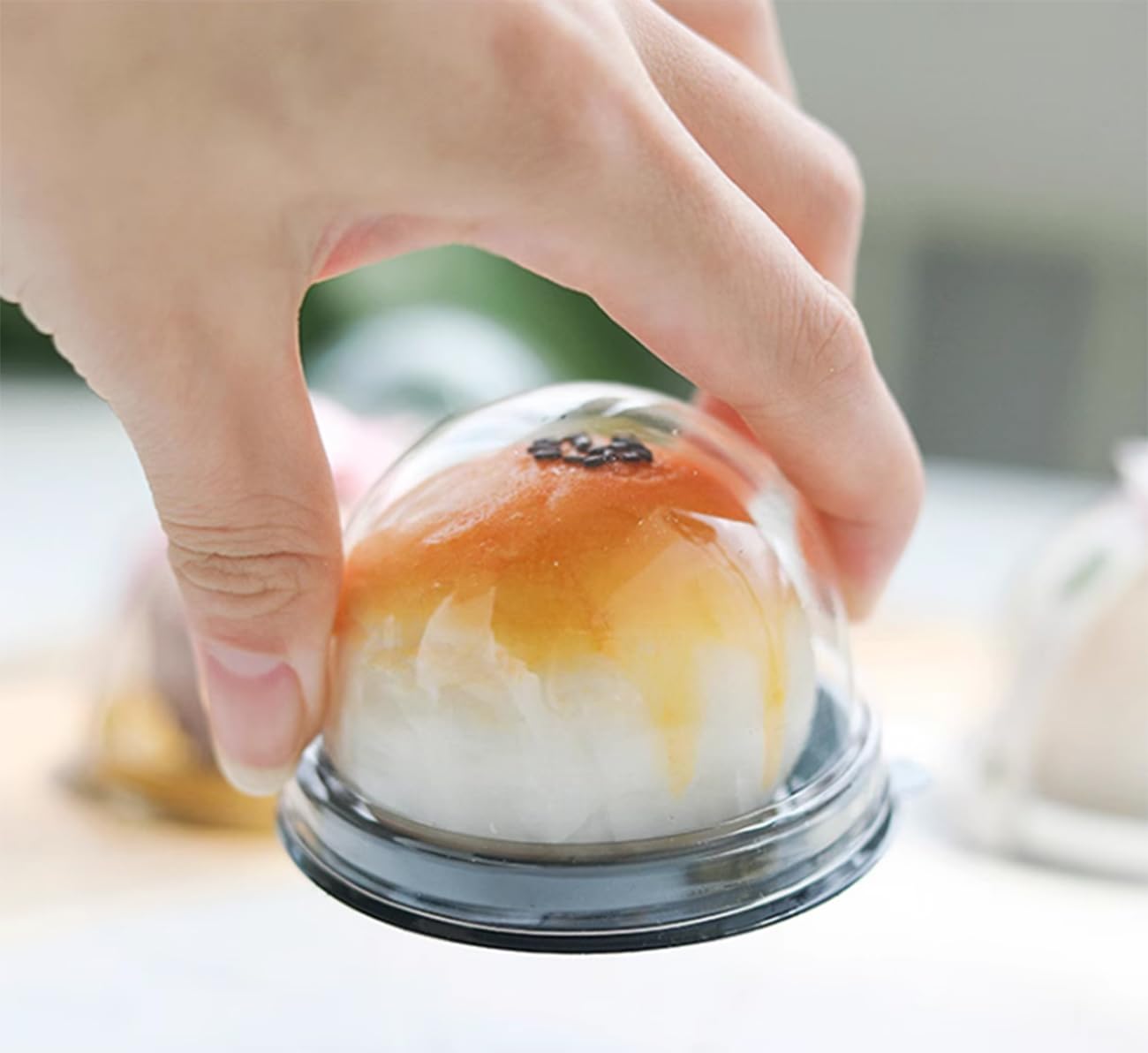 Fengirl 100 Set Clear Plastic Mini Cupcake Boxes Muffin Pod Dome Muffin Single Container Box for Chocolate Covered Cookies, Muffins, Mooncakes and Other Mini Desserts (Black, Gold)