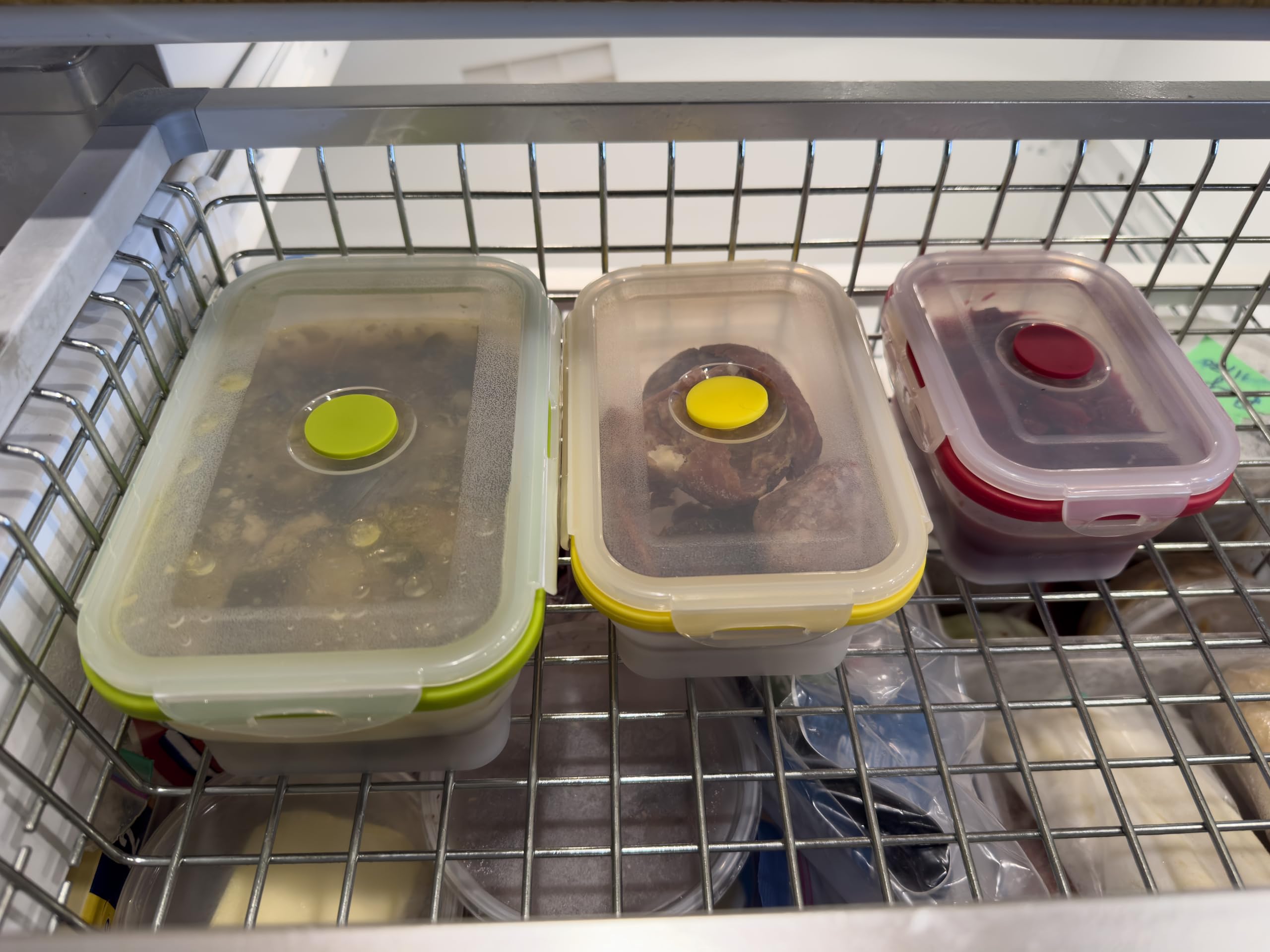 Aura Global Collapsible Silicone Food Storage Containers - Rectangular Set of 4 with Airtight Snap-Down Plastic Lids - Microwave, Dishwasher, Freezer Safe