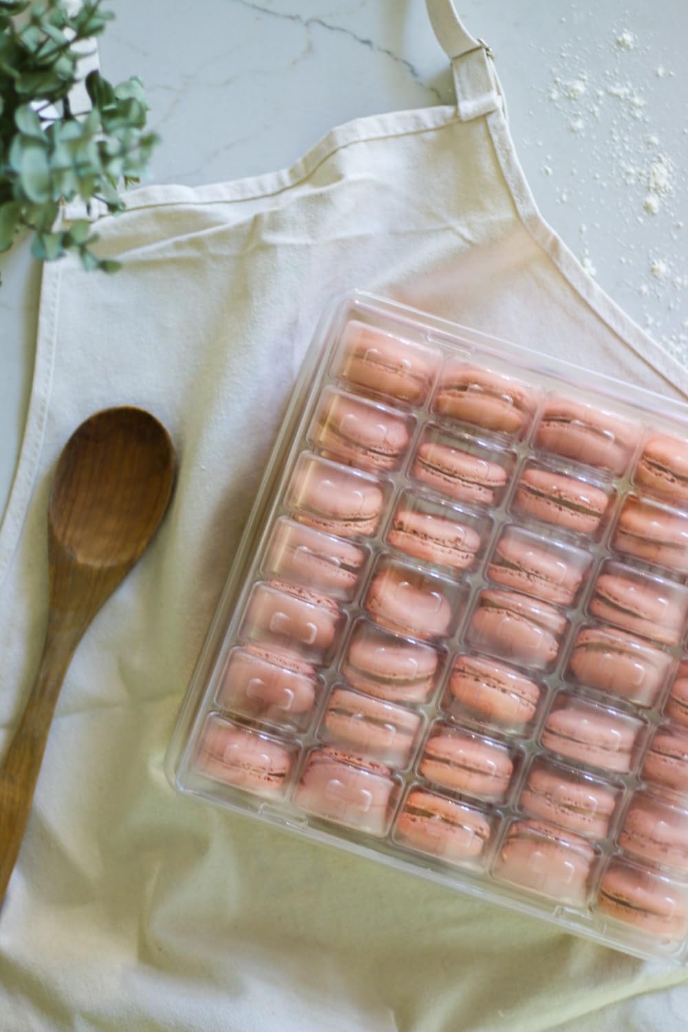 Vend Exchange Macaron Storage Freezer box - Large Storage Box with 2 Macaron Containers - Stores 70 Macarons