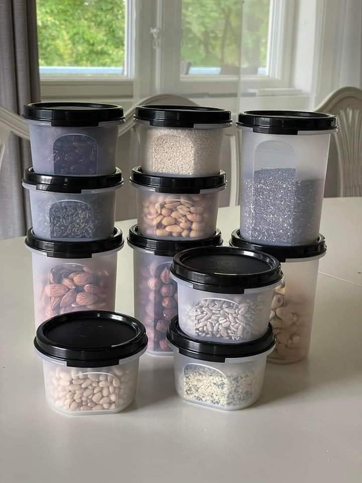 Tupperware Modular Mates Round Containers Set of 4 Sizes Black Seals