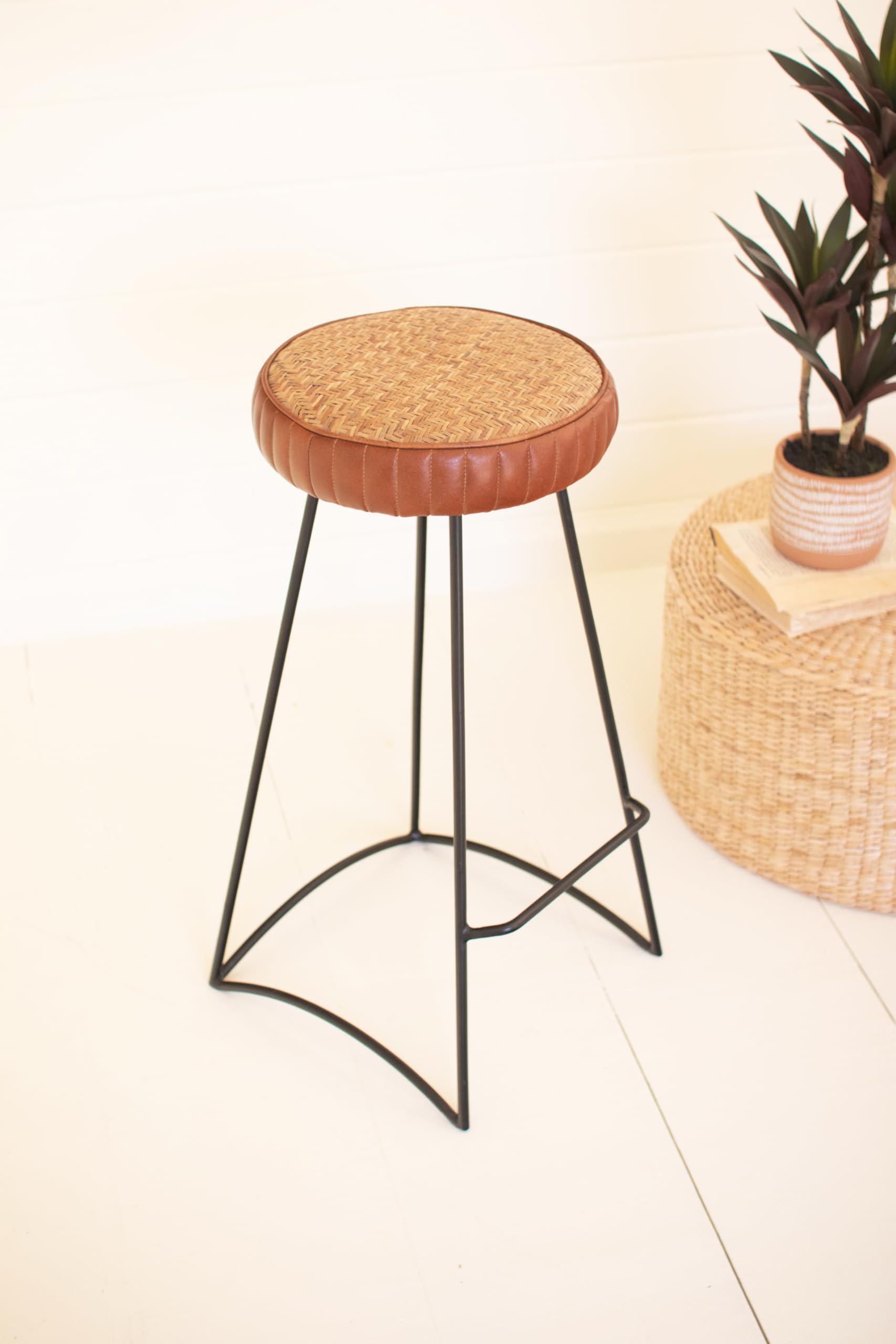 KALALOU NKHU1103 Iron BAR Stool with Leather and Woven Cane