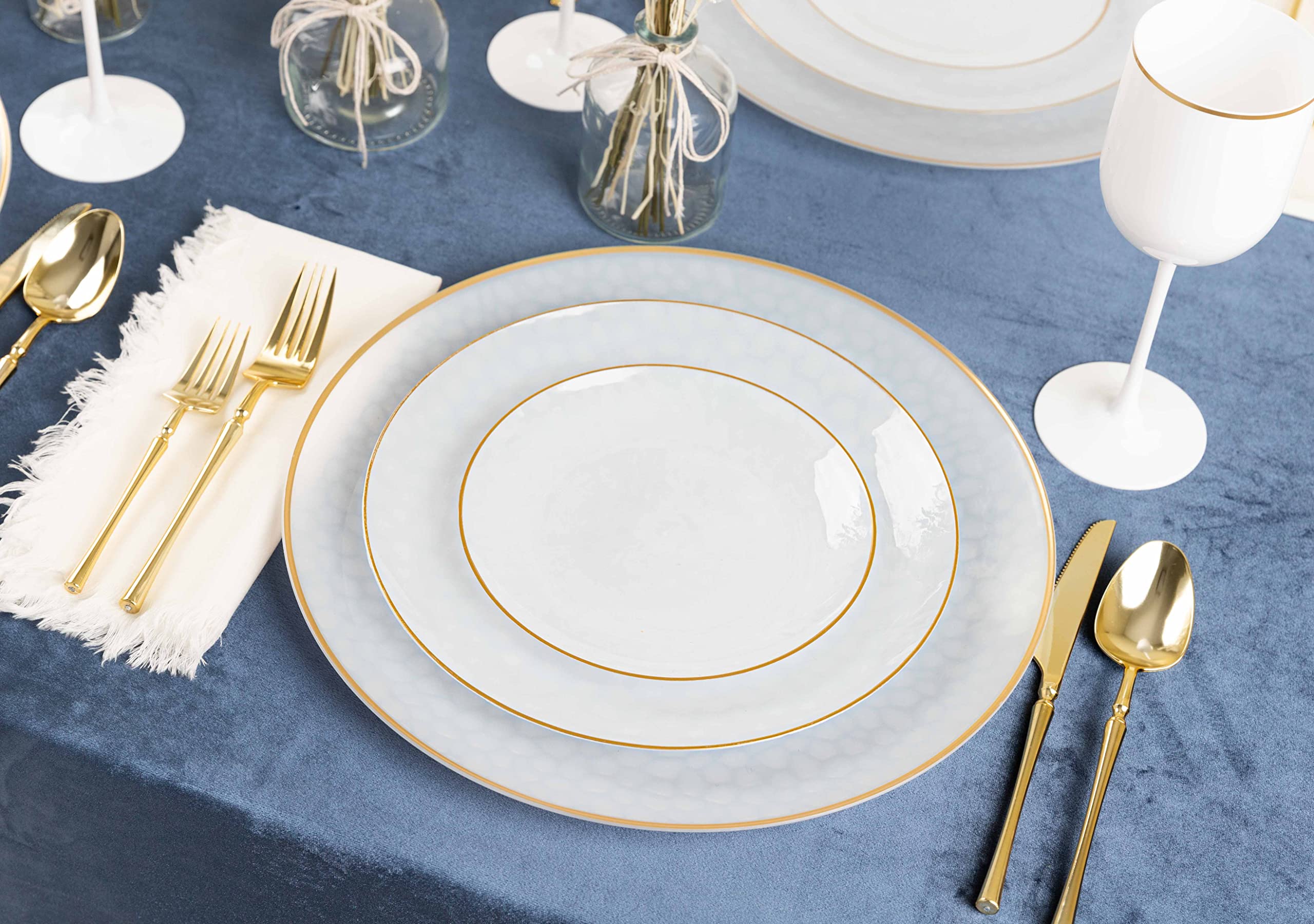 PLASTICPRO 30 Pack Hammered Plastic Plates Heavyweight Disposable Plastic Plates Elegant Transparent White With Gold Rim Platsic Party Dishes (Transparent White With Gold Rim, 9'' INCH PLATES)