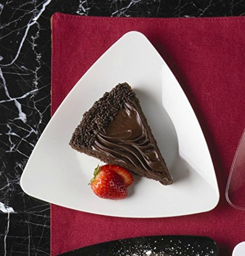 TRIANGLE PLASTIC WHITE 6" DESSERT PLATES 12/10