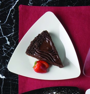 TRIANGLE PLASTIC WHITE 6" DESSERT PLATES 12/10