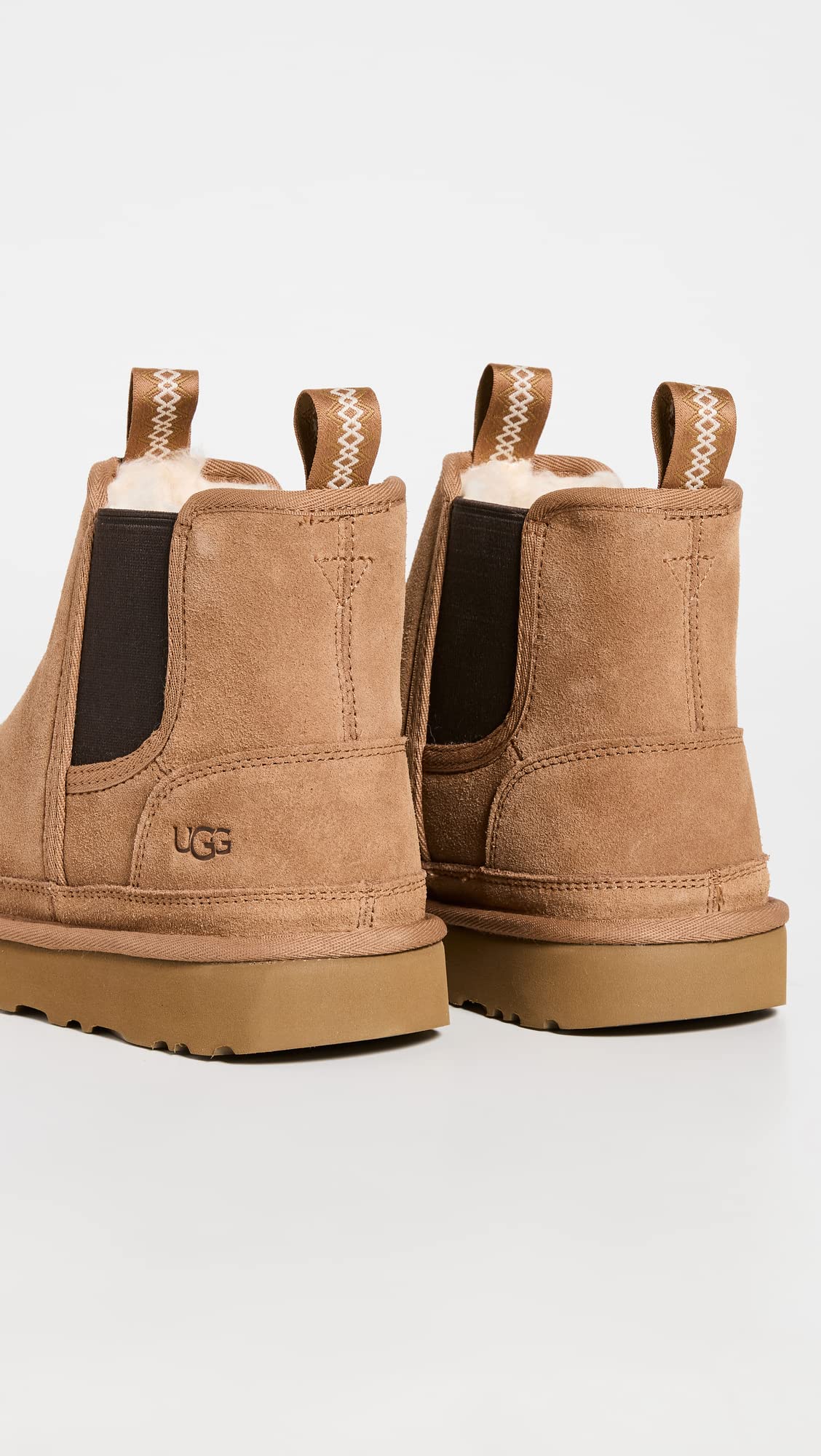 UGG Unisex-Child Neumel Chelsea Boot, Chestnut, 6 Big Kid