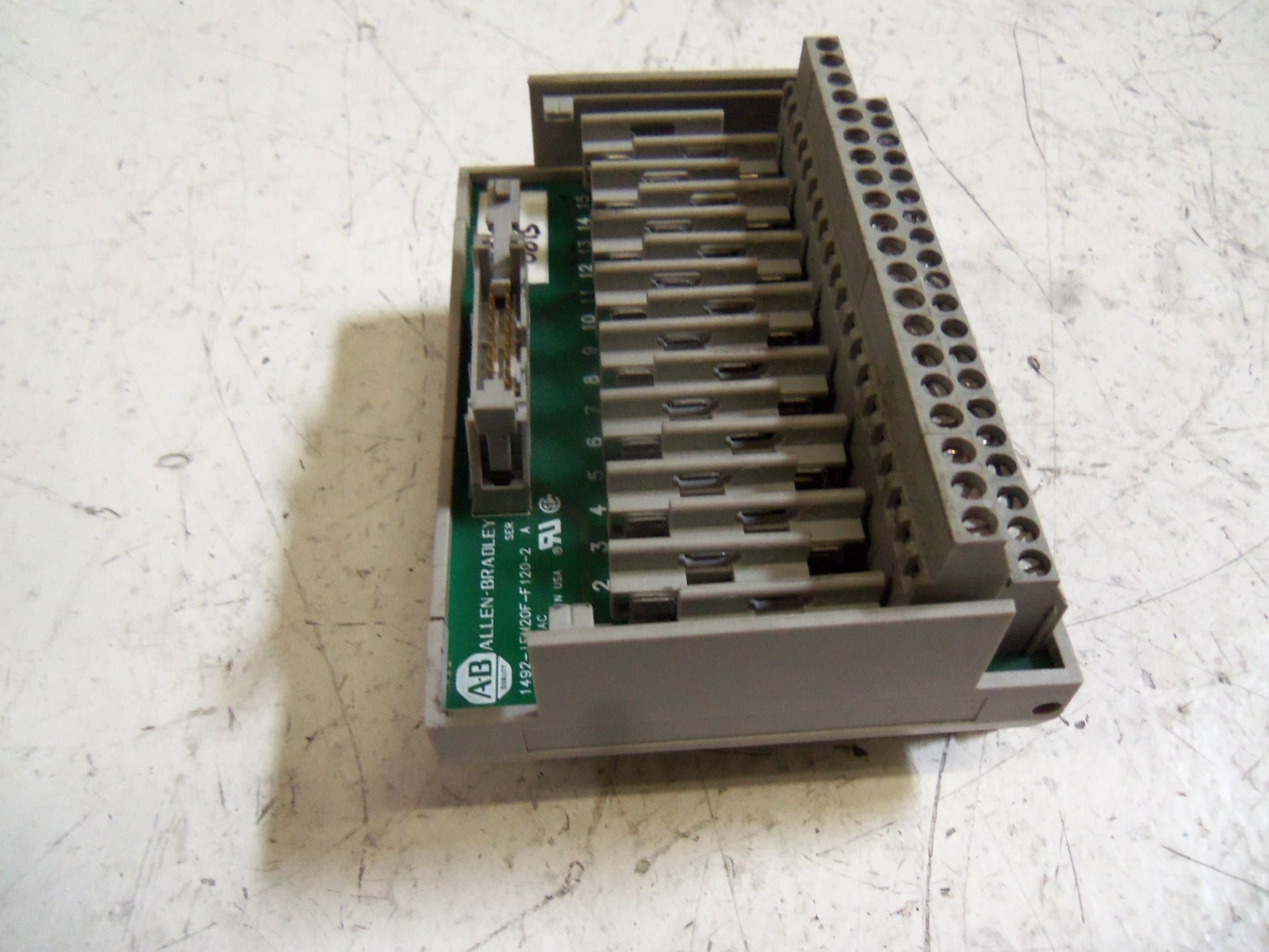 ALLEN BRADLEY 1492-IFM20F-F120-2 Extra TERMINALS for OUTPUTS, 120VAC/DC Blown Fuse Indicators, Digital Interface Module, 20-Point FUSIBLE Digital IFM, 5 X 20MM Fuse Clips