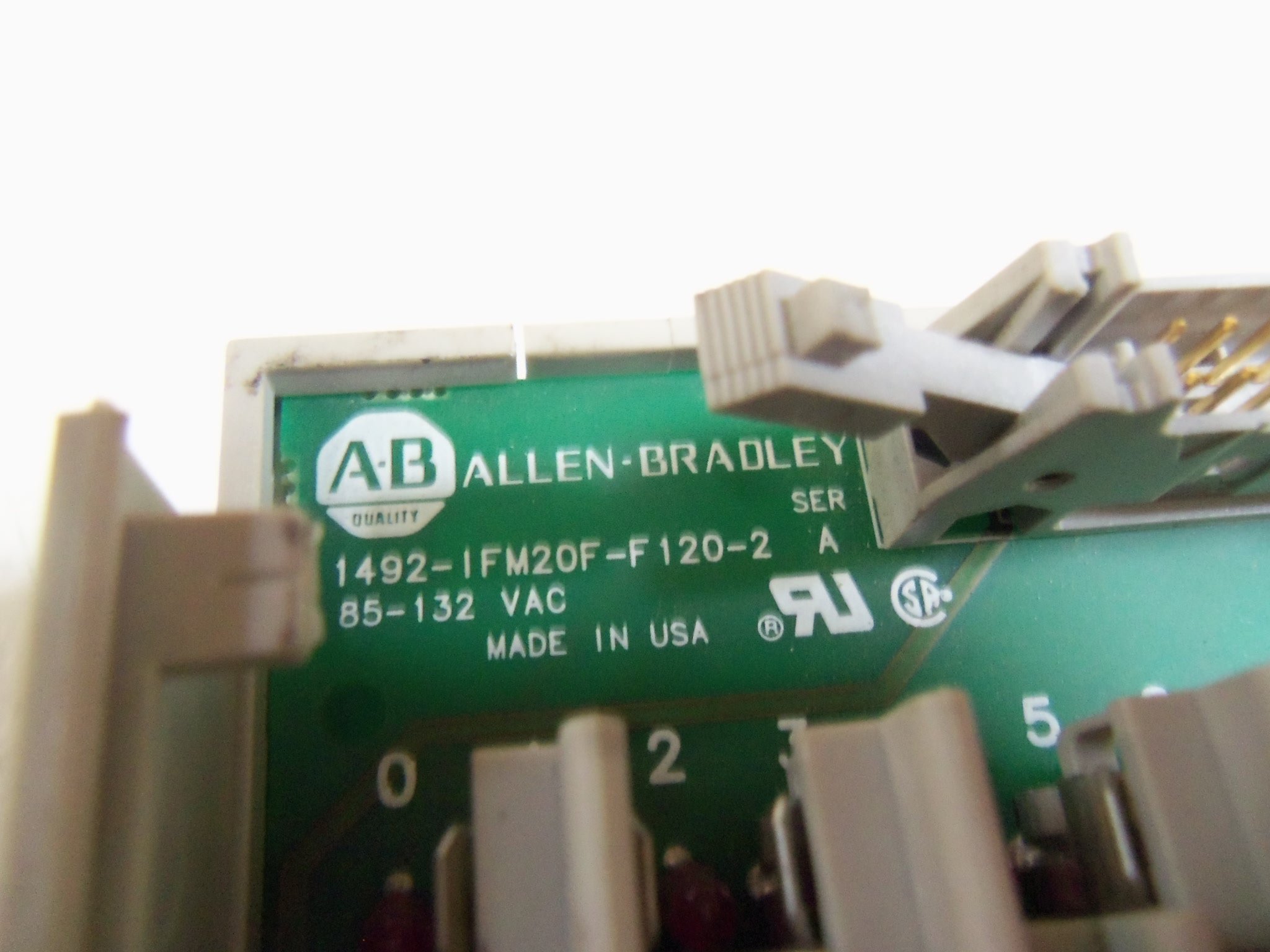 ALLEN BRADLEY 1492-IFM20F-F120-2 Extra TERMINALS for OUTPUTS, 120VAC/DC Blown Fuse Indicators, Digital Interface Module, 20-Point FUSIBLE Digital IFM, 5 X 20MM Fuse Clips