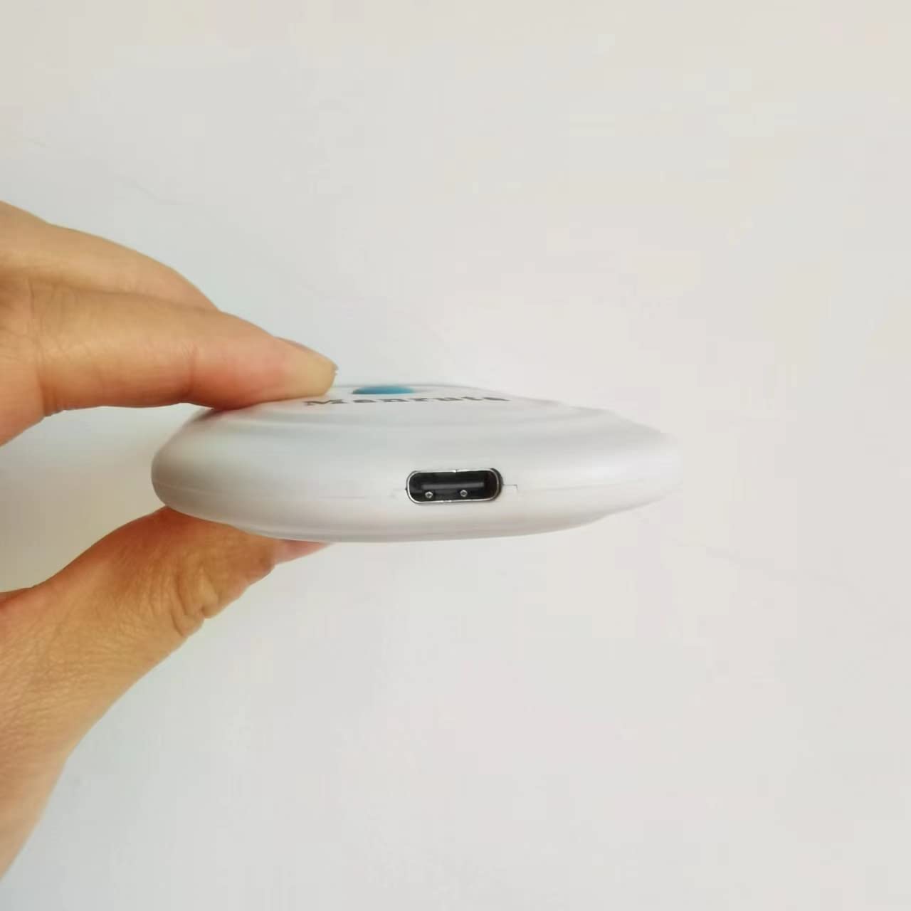 Manruta Pet ID Microchip Scanner and Reader Portable for Dogs and Cats ,134.2khz FDX-B ISO 11784/11785 with Microchip Collar Tag Gift