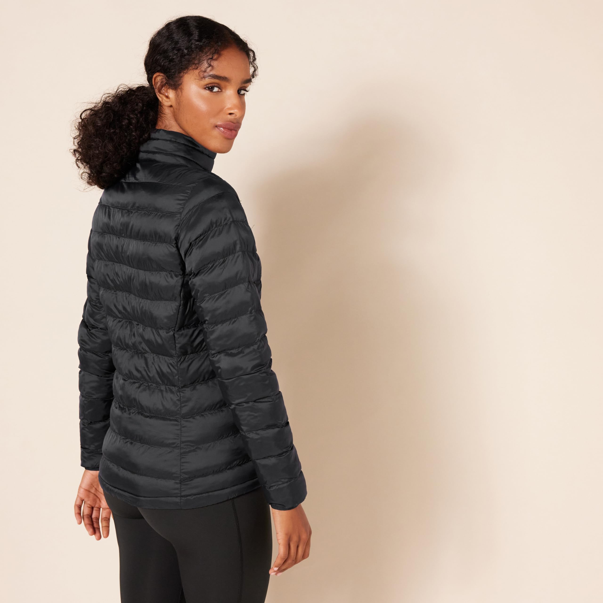 Amazon Essentials Women's Lightweight Long-Sleeve Water-Resistant Packable Puffer Jacket (Available in Plus Size), Black, Small