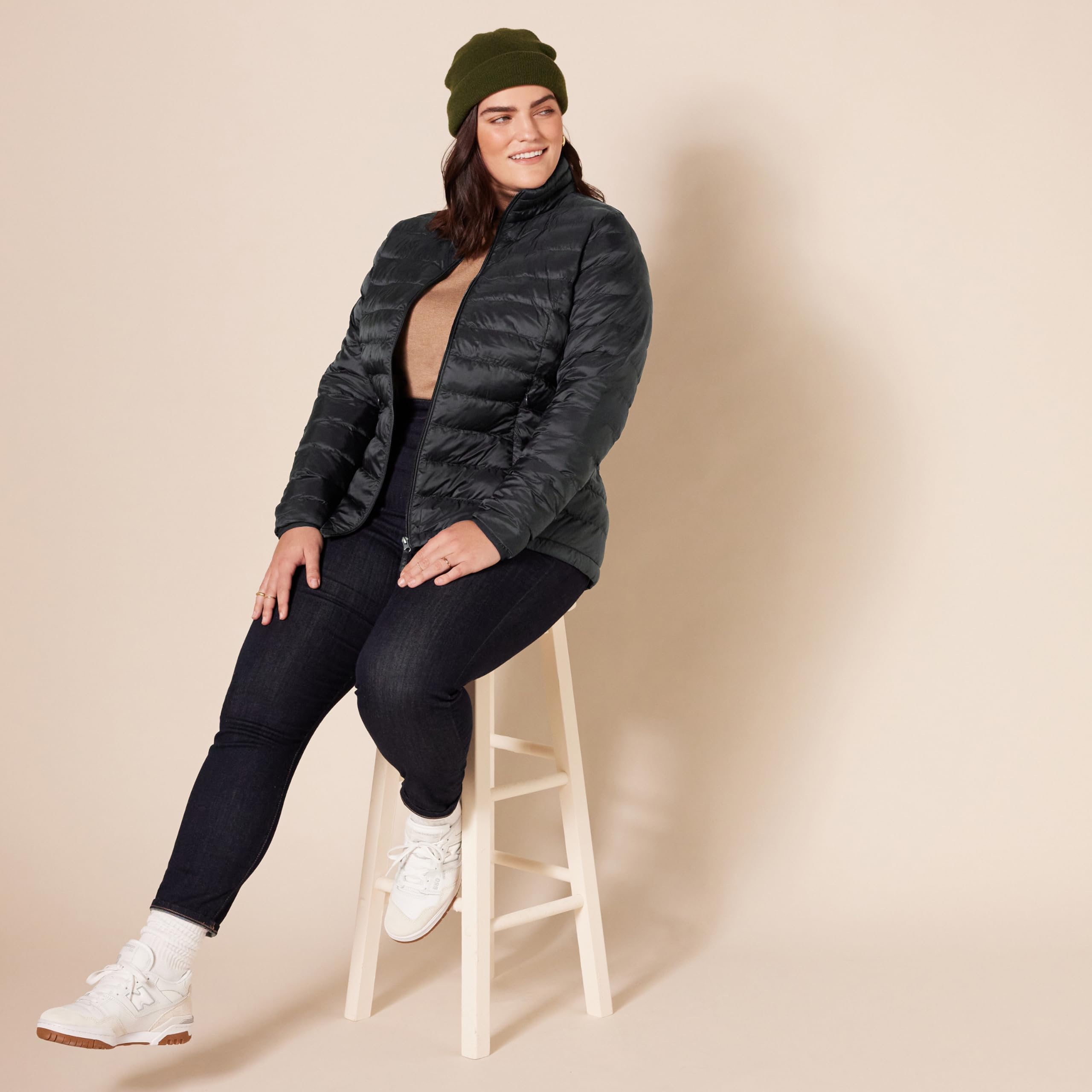 Amazon Essentials Women's Lightweight Long-Sleeve Water-Resistant Packable Puffer Jacket (Available in Plus Size), Black, Small
