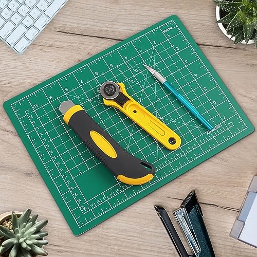 DIYSELF Self Healing Sewing Mat, 12" x 9" Rotary Cutting Mat for Craft, 5-Ply Double Sided Table Protector Cutting Mat for Sewing Fabric Quilting scrapbooking, A4, Green