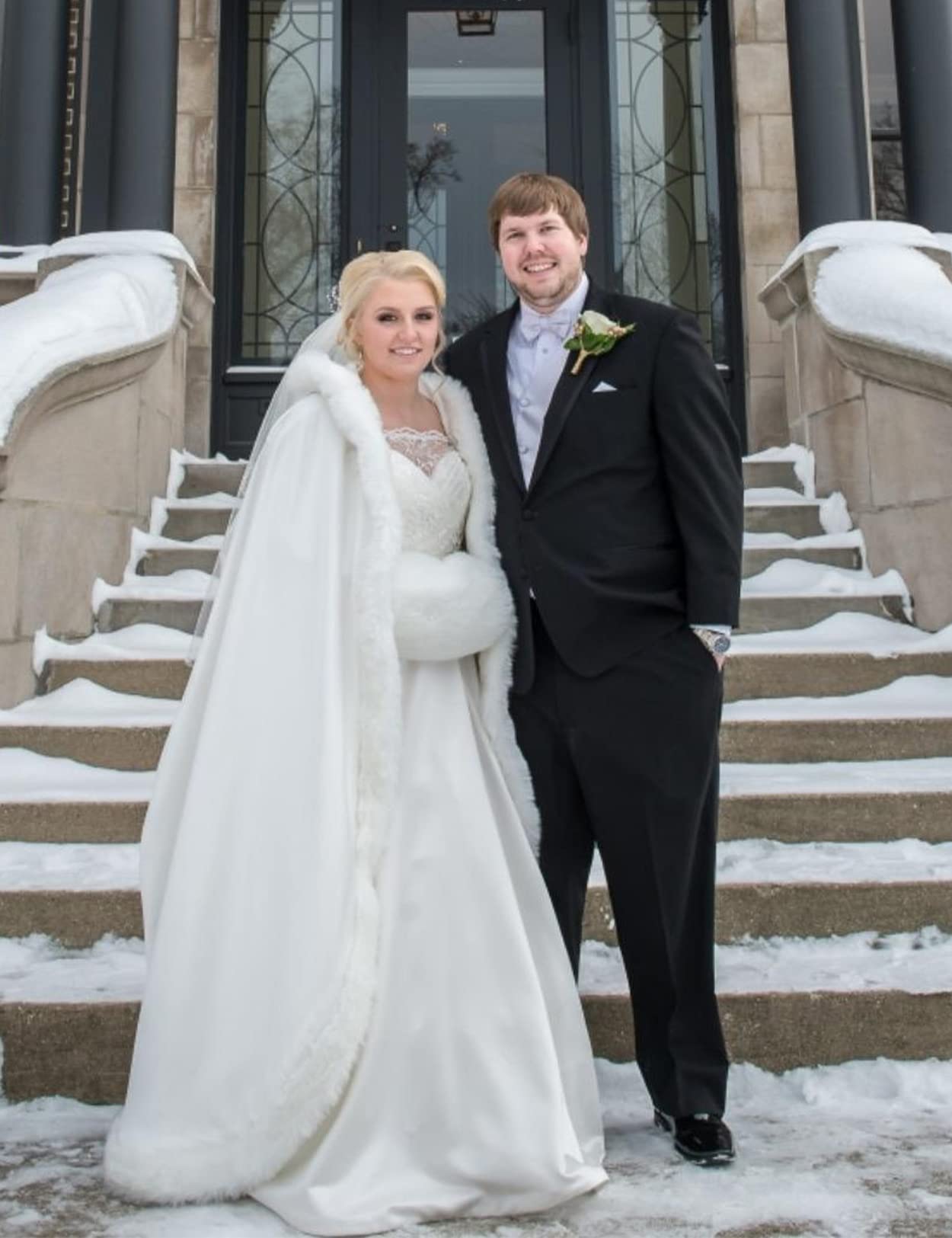 BEAUTELICATE Wedding Cape Hooded Cloak for Bride Winter Reversible with Fur Trim Free Hand Muff Length 50" Ivory