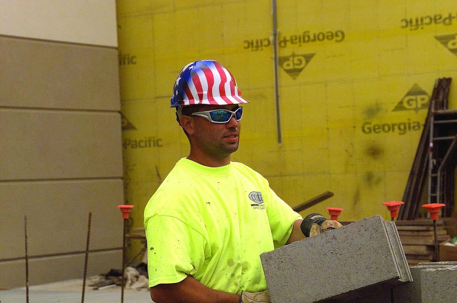 MSA 10052945 Freedom Series V-Gard Cap Style Safety Hard Hat with Fas-Track III Ratchet Suspension | Polyethylene Shell, Self Adjusting Crown Straps - Standard Size in Stars & Stripes