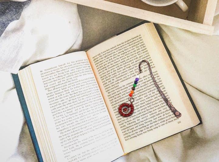 2 Pieces Vintage Style Chakra Bookmark Red Agate Antique Bronze Beading Pendant Bookmark Metal Bookmark