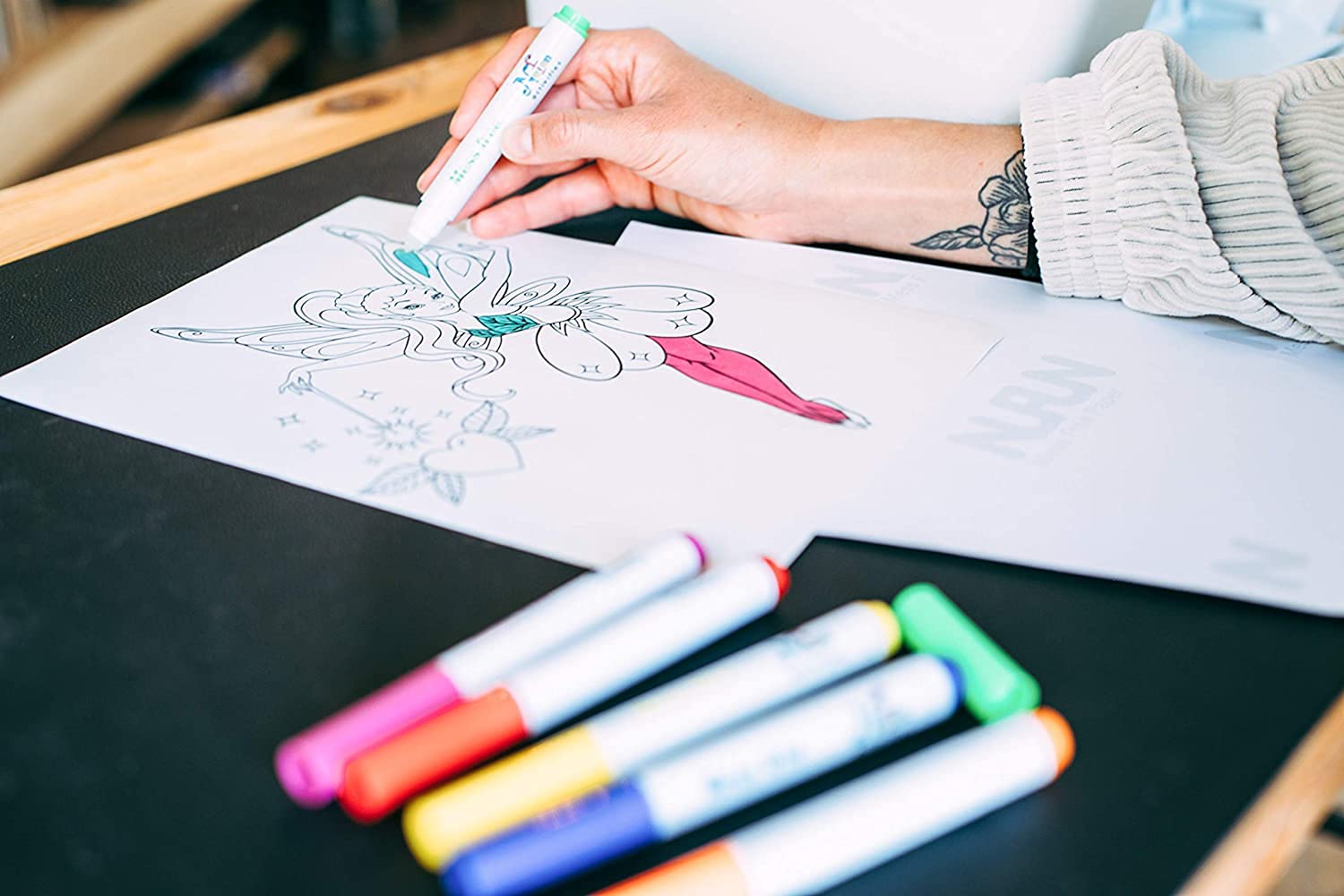 NuFun Activities Mess Free Set - Kids Create No Mess Wonders with Special Coloring Paper, Gift for Toddlers and Kids, 50 Blank Pages and 6 Markers