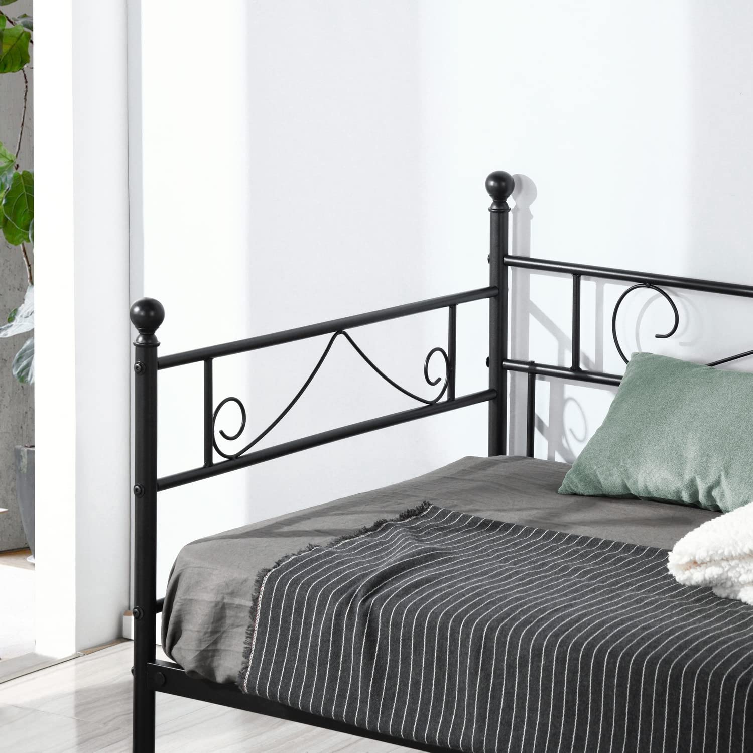 Symylife Classic Twin Daybed Metal Bed Frame with Headboard, Sturdy Steel Slats Support, Easy Assembly, Mattress Platform Bed Sofa for Living Room Guest Room,Black