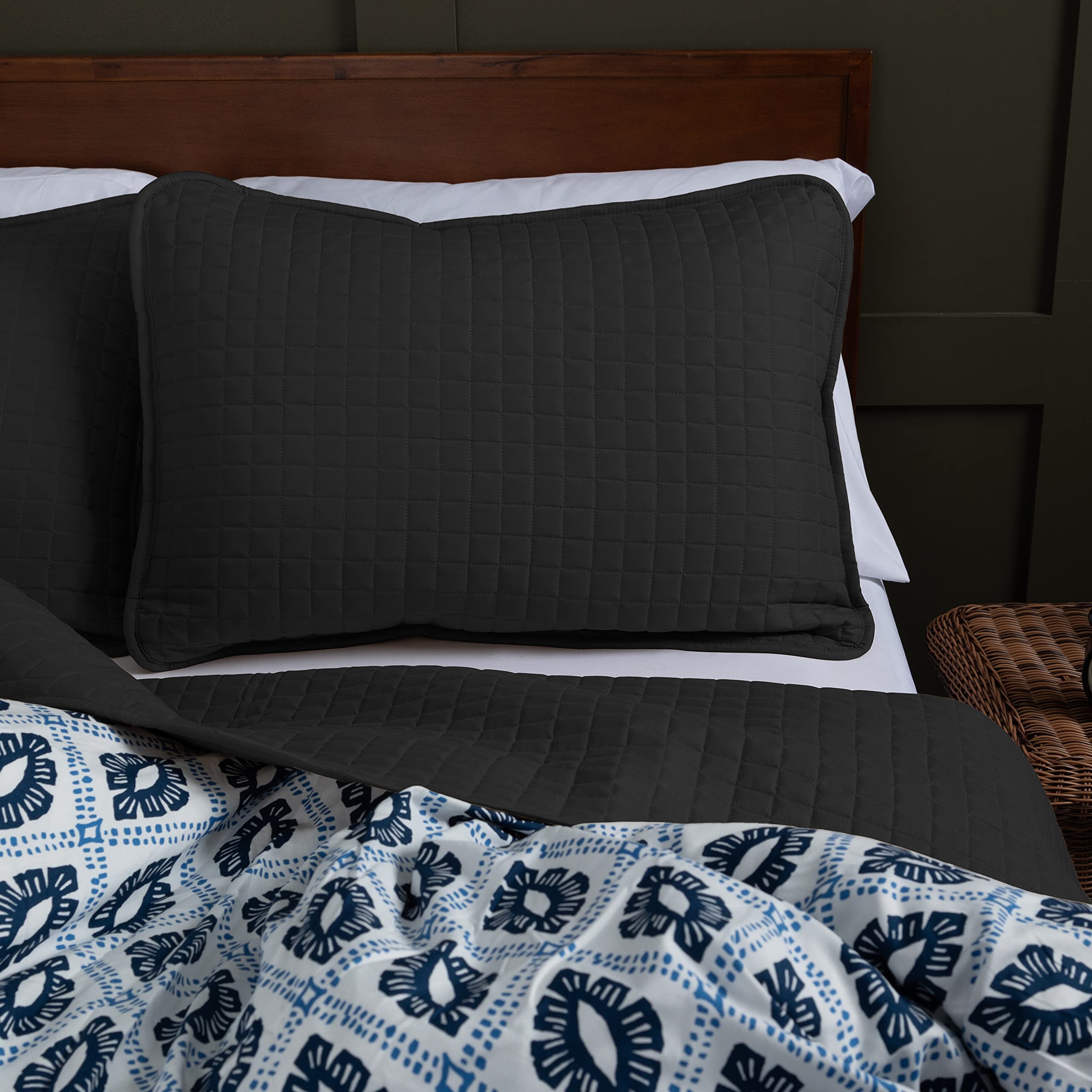 Southshore Fine Living, Inc. Twin Quilt Bedding Set, Soft Brushed Microfiber Coverlet, Stain and Pet Hair Resistant Bedding, XL/Twin Black Quilt Comforter Set/Bedspread with 1 Pillow Sham, Black