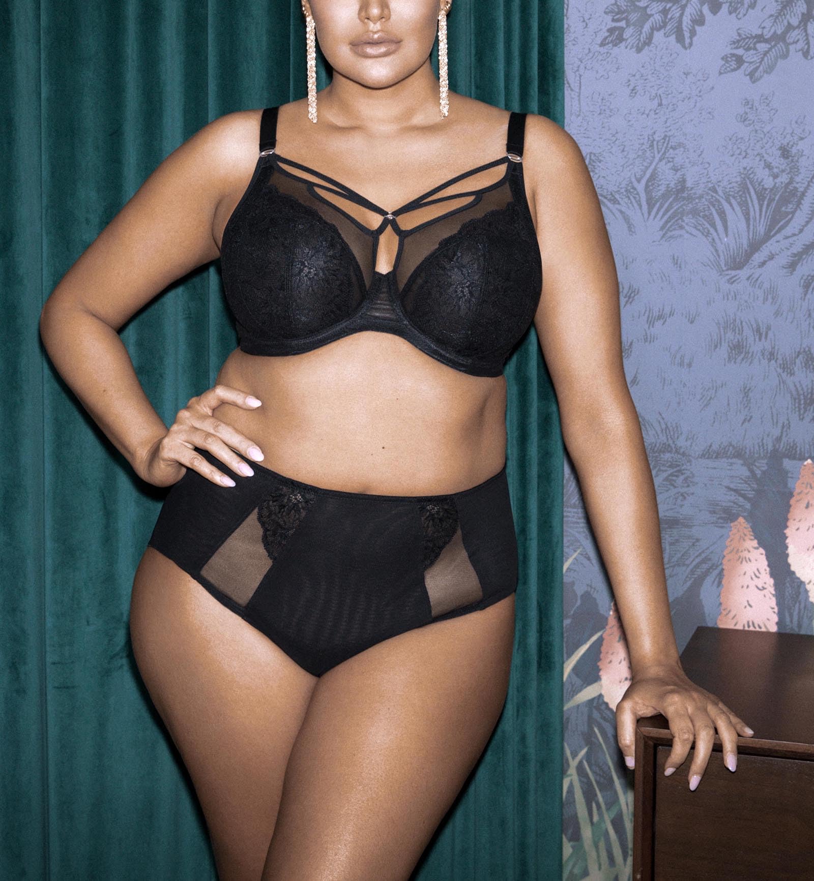 Elomi Women's Brianna Strappy Underwire Plunge Bra Black