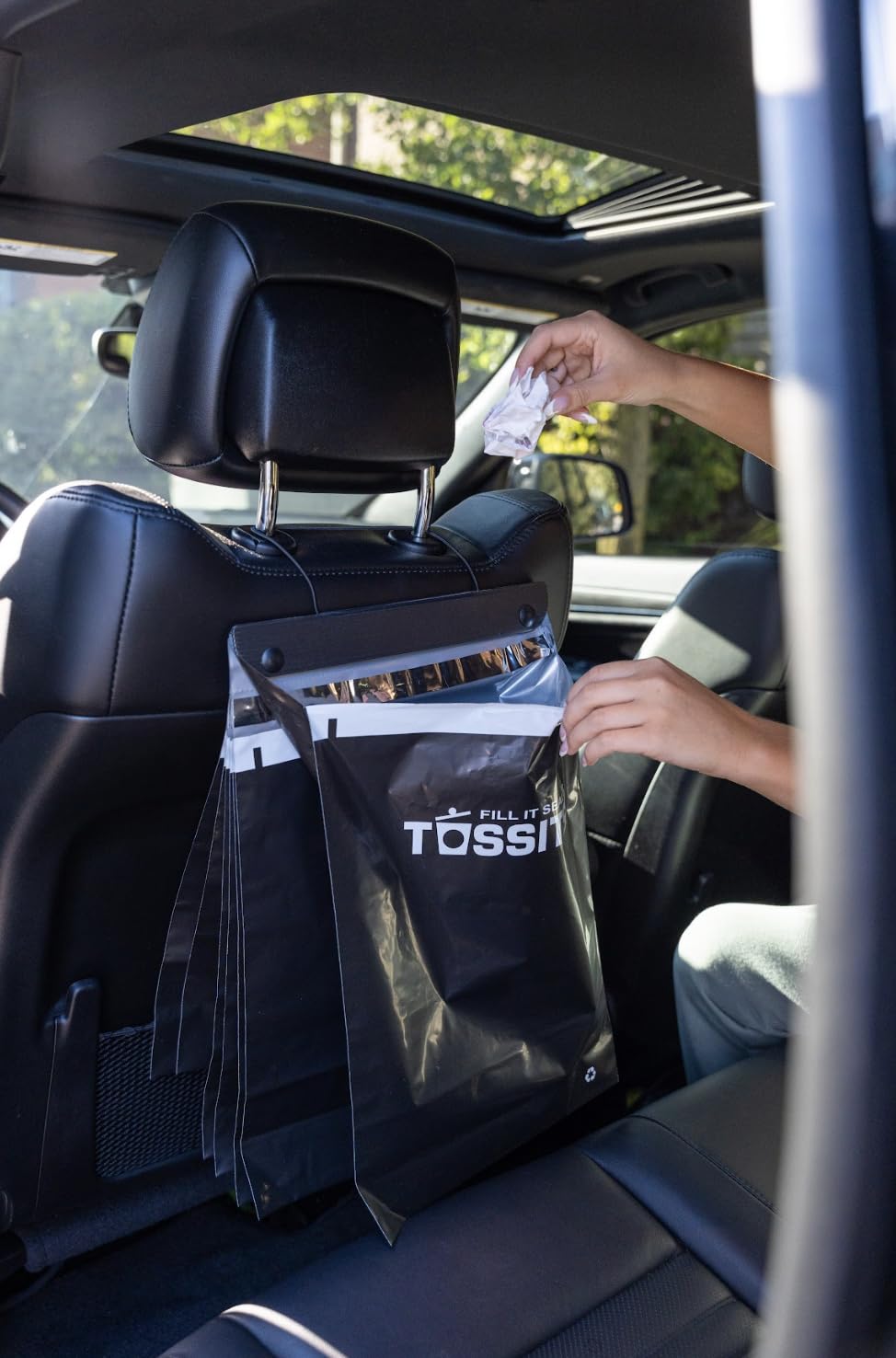 Tossits Disposable Garbage Bags (Set of 7) - Leakproof, Smellproof - Large, Car-Friendly