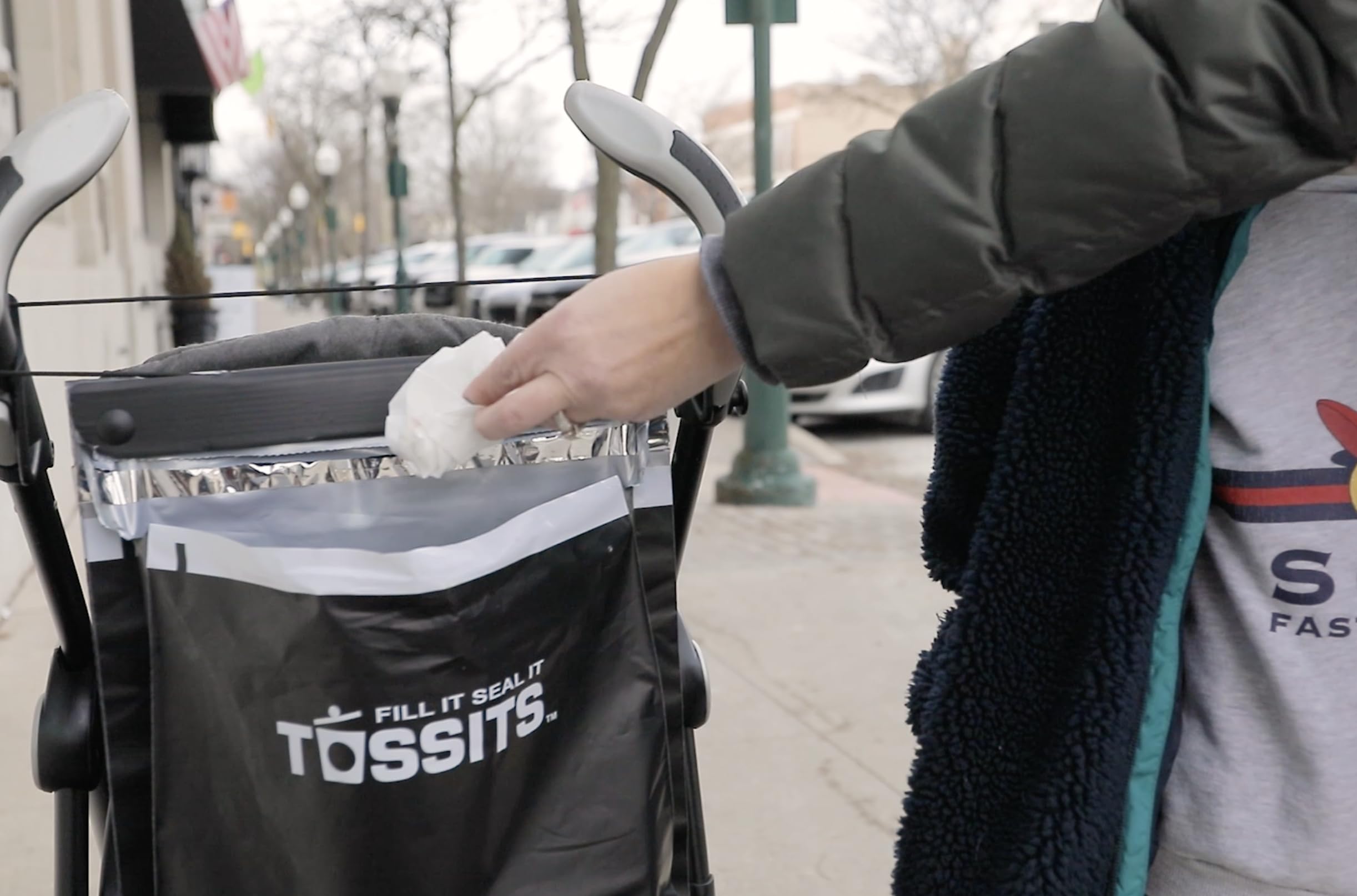 Tossits Disposable Garbage Bags (Set of 7) - Leakproof, Smellproof - Large, Car-Friendly