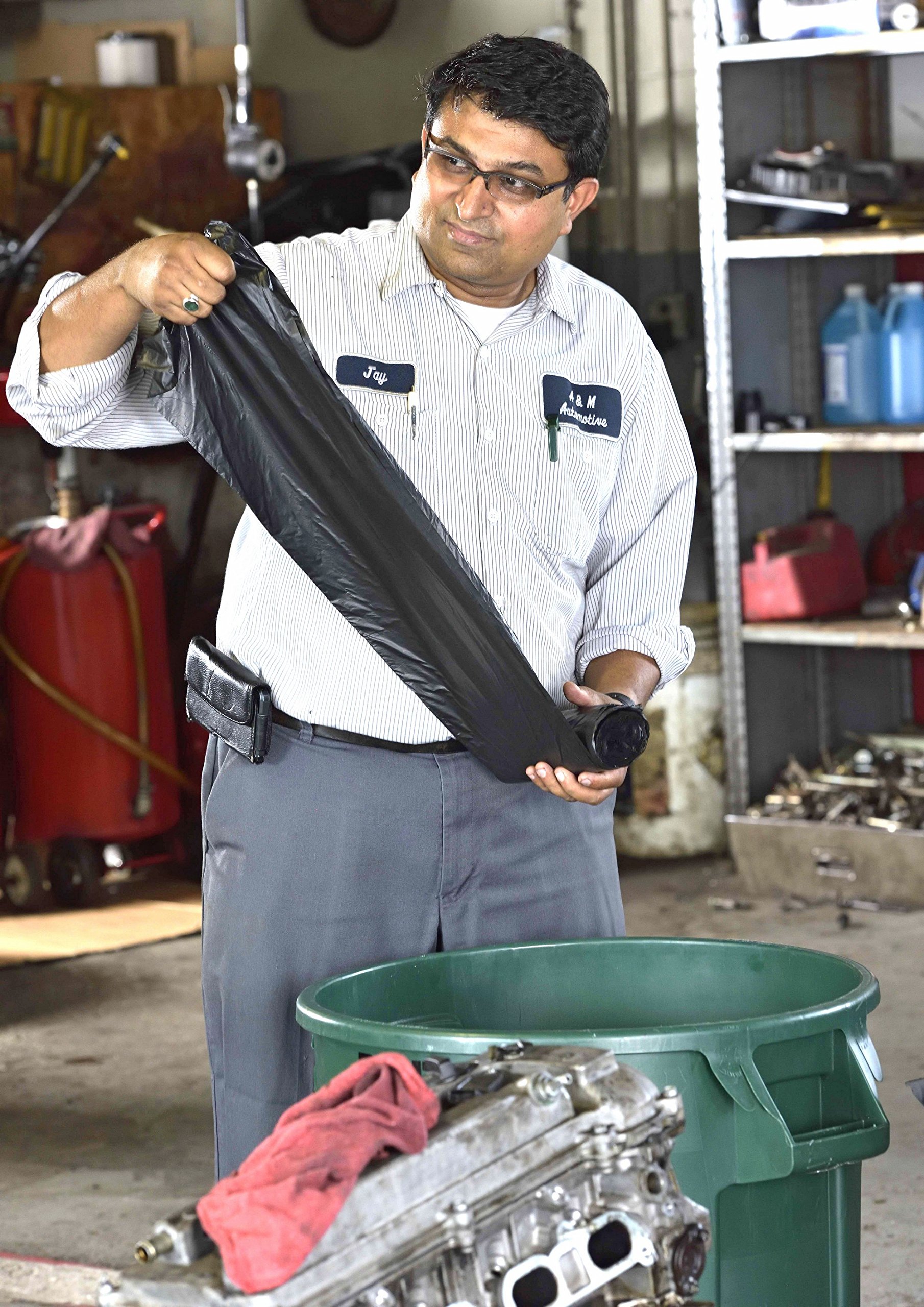 Aluf Plastics RCT-45X Star Sealed Coreless Rolls with E-Z Tie Flap Closure, 45 gal, Polyethylene, 40" x 46", Black (Pack of 100)