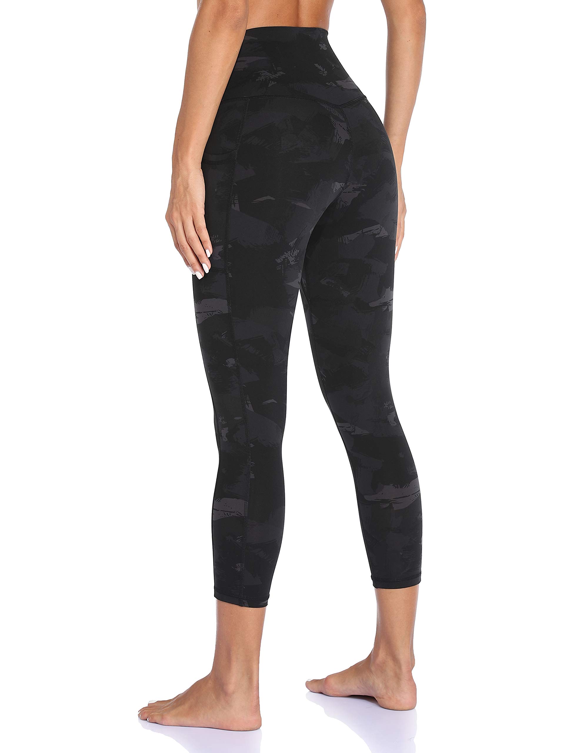Colorfulkoala Women's High Waisted Yoga Capris 21" Inseam Leggings with Pockets (S, Deep Grey Splinter Camo)