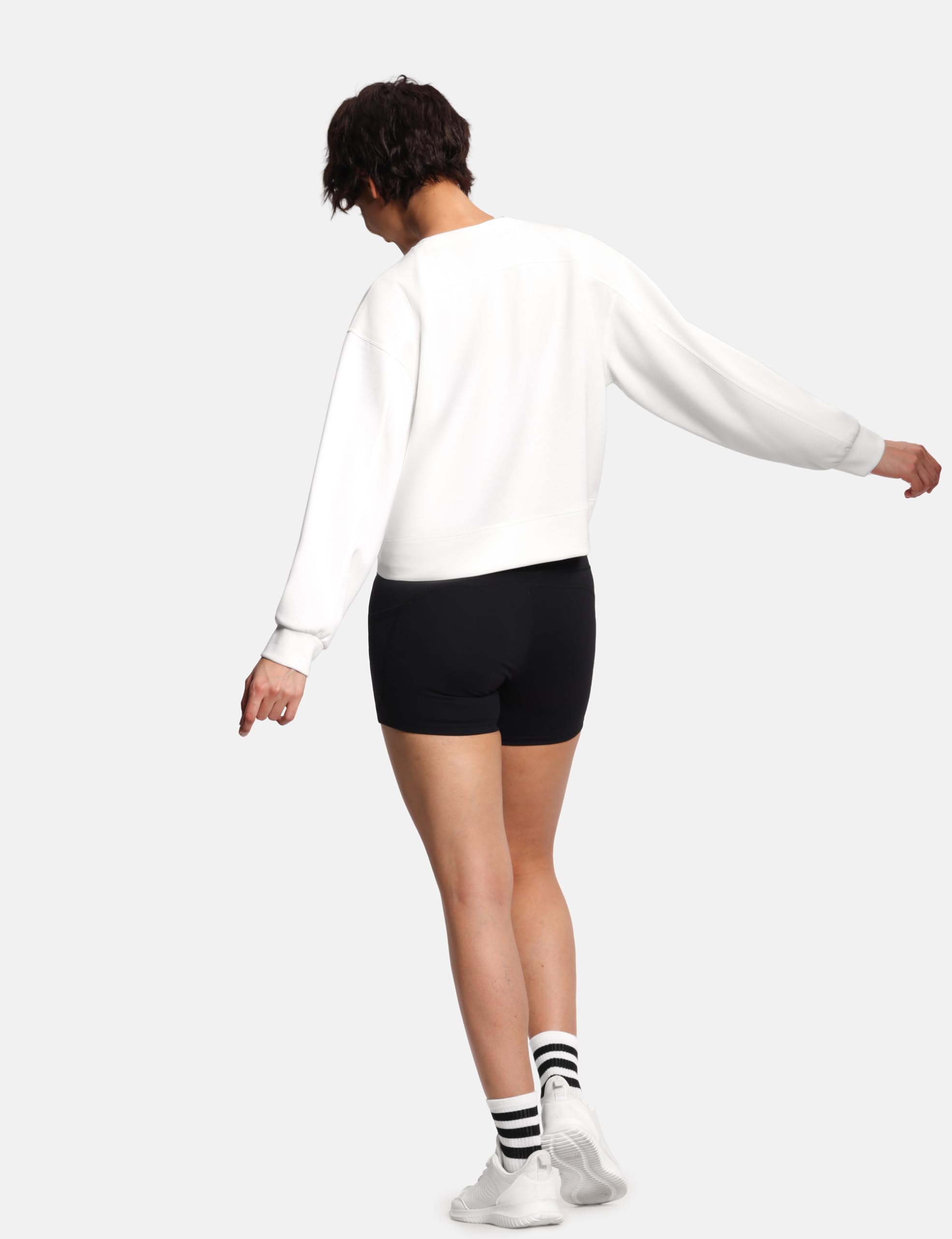 THE GYM PEOPLE Women's Crewneck Cropped Pullover Sweatshirt Cute Basic Long Sleeves Workout Tops White