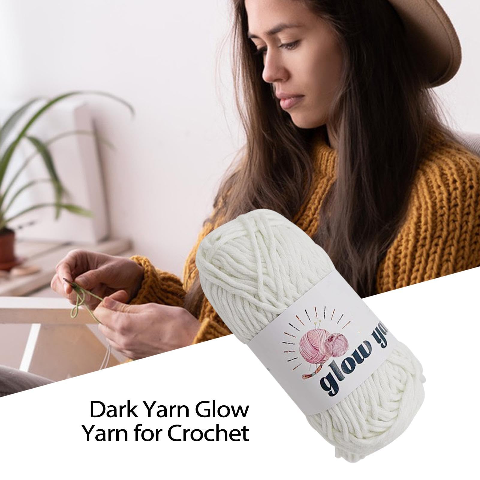 OSKOE Luminous Yarn, Soft Chunky Yarn, Glow in Dark Yarn Knitting Wool, Soft Chunky Yarn for Yarn Projects Making Plush Balls Handmade Bags Sweaters Shoes Hats Sweaters Blankets Scarves