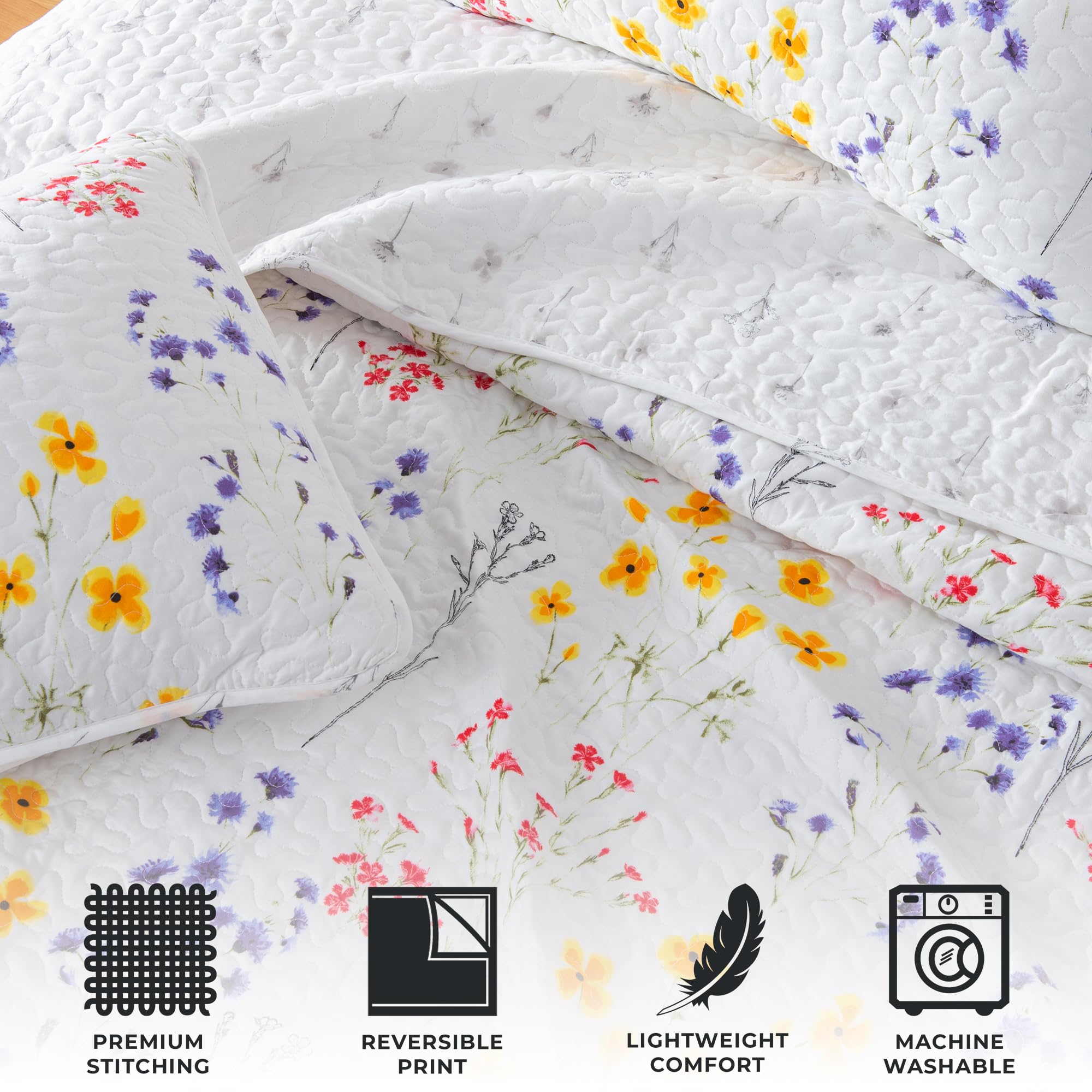 great bay HOME Marianne Collection 3 Piece Quilt Set with Shams. Reversible Floral Bedspread Coverlet. Machine Washable. (Full / Queen, Multi)