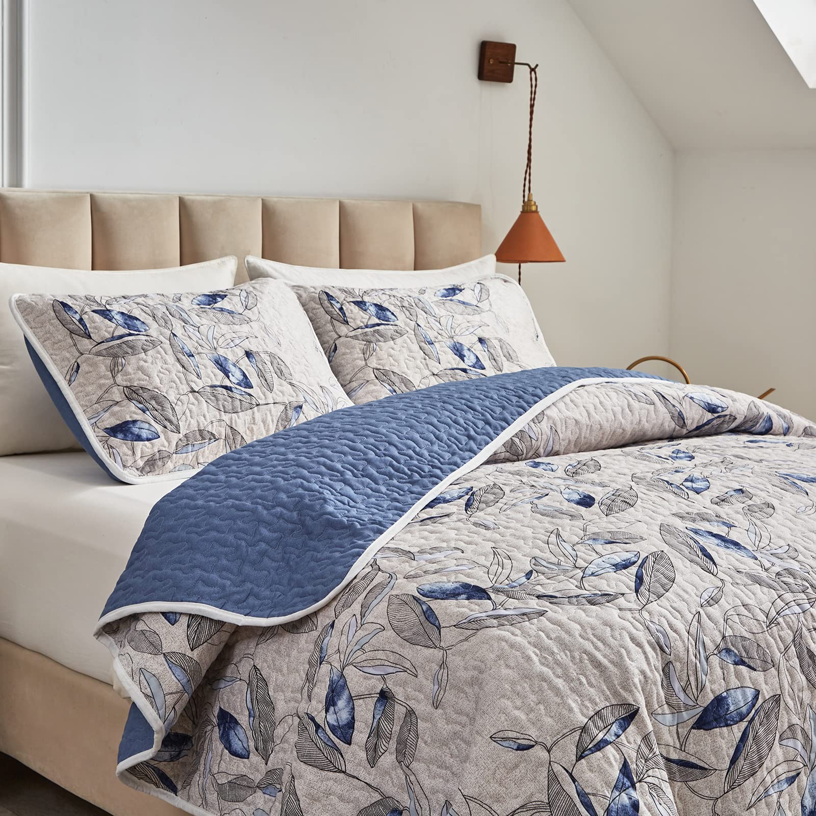 Joyreap 2 Pieces Microfiber Quilt Set, Botanical Blue Leaves on Light Gray Reversible Design, Bedspread Bed Cover for All Season, 1 Quilt and 1 Pillow Sham (Twin, 68x86 inches)